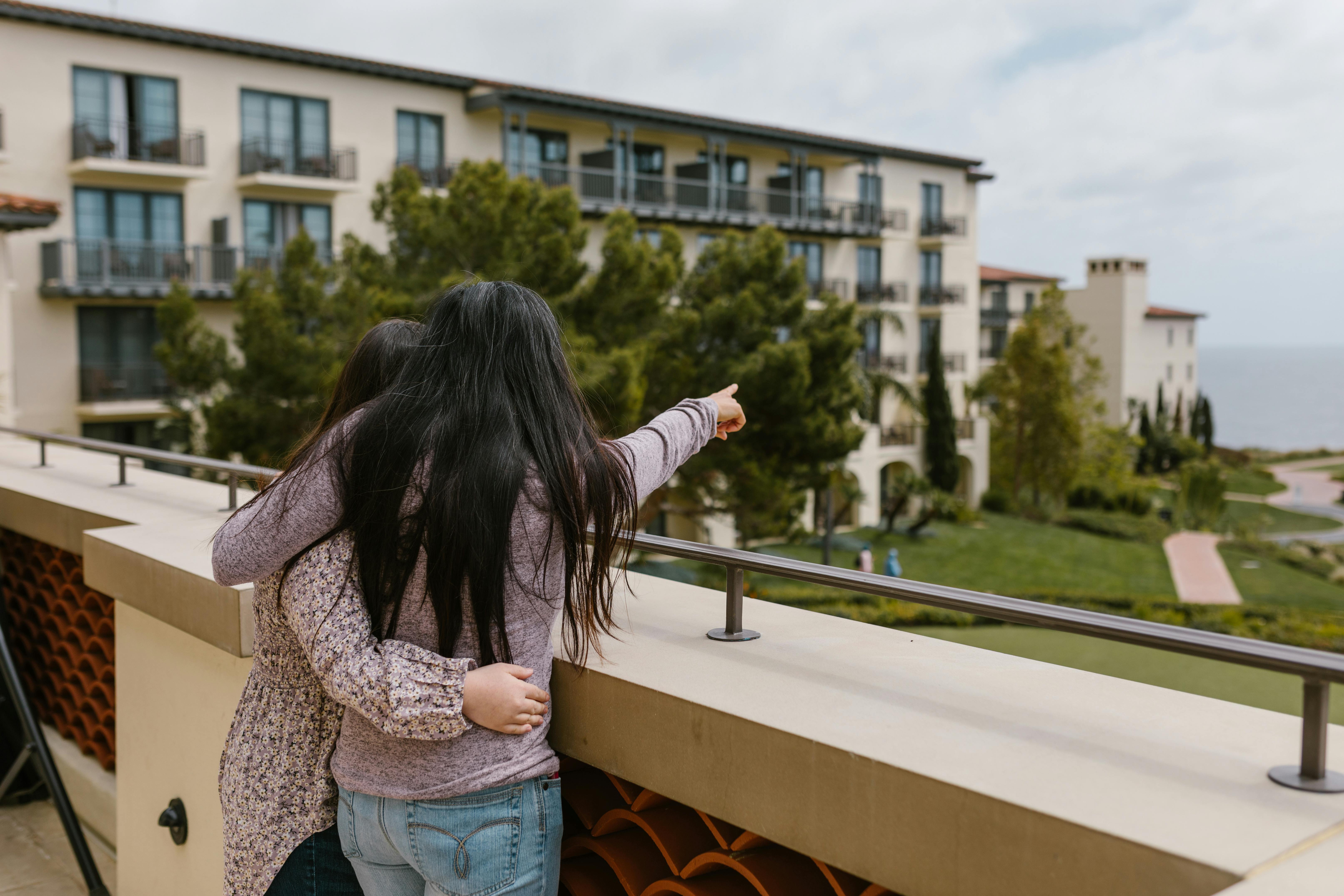 Woman Pointing Finger Meme Photos, Download The BEST Free Woman ...