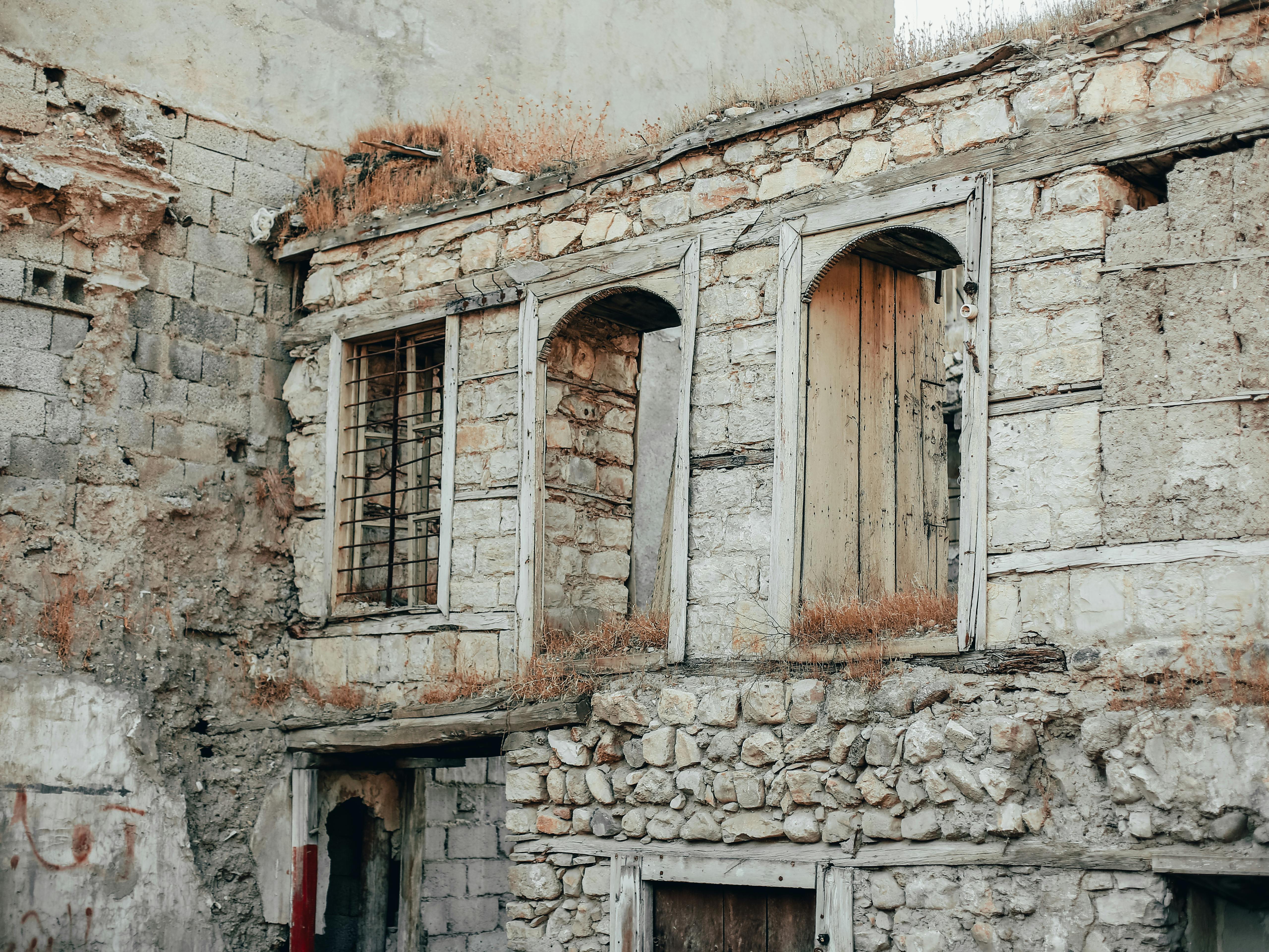 Abandoned Stone Building · Free Stock Photo