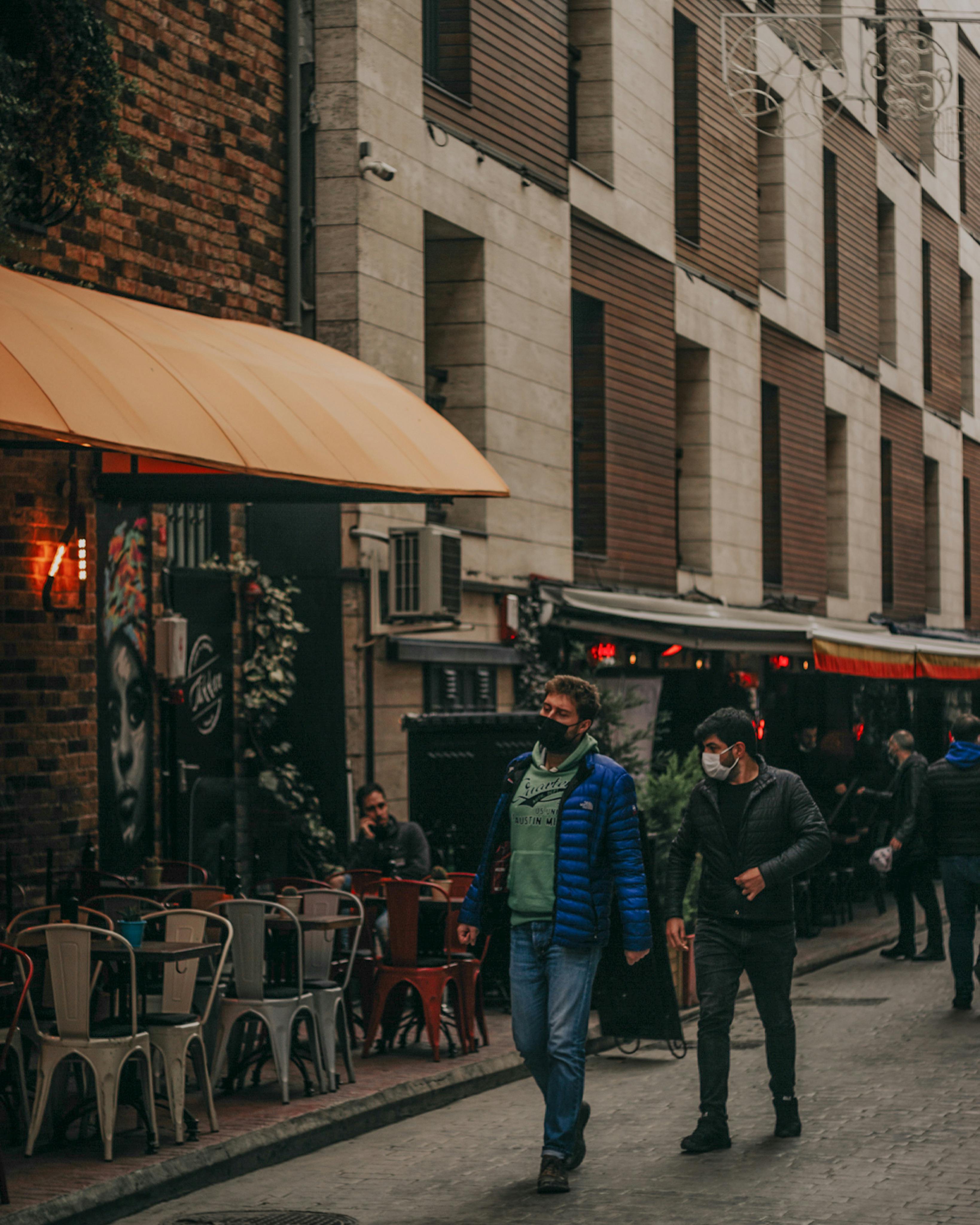 Green building on Street Side · Free Stock Photo