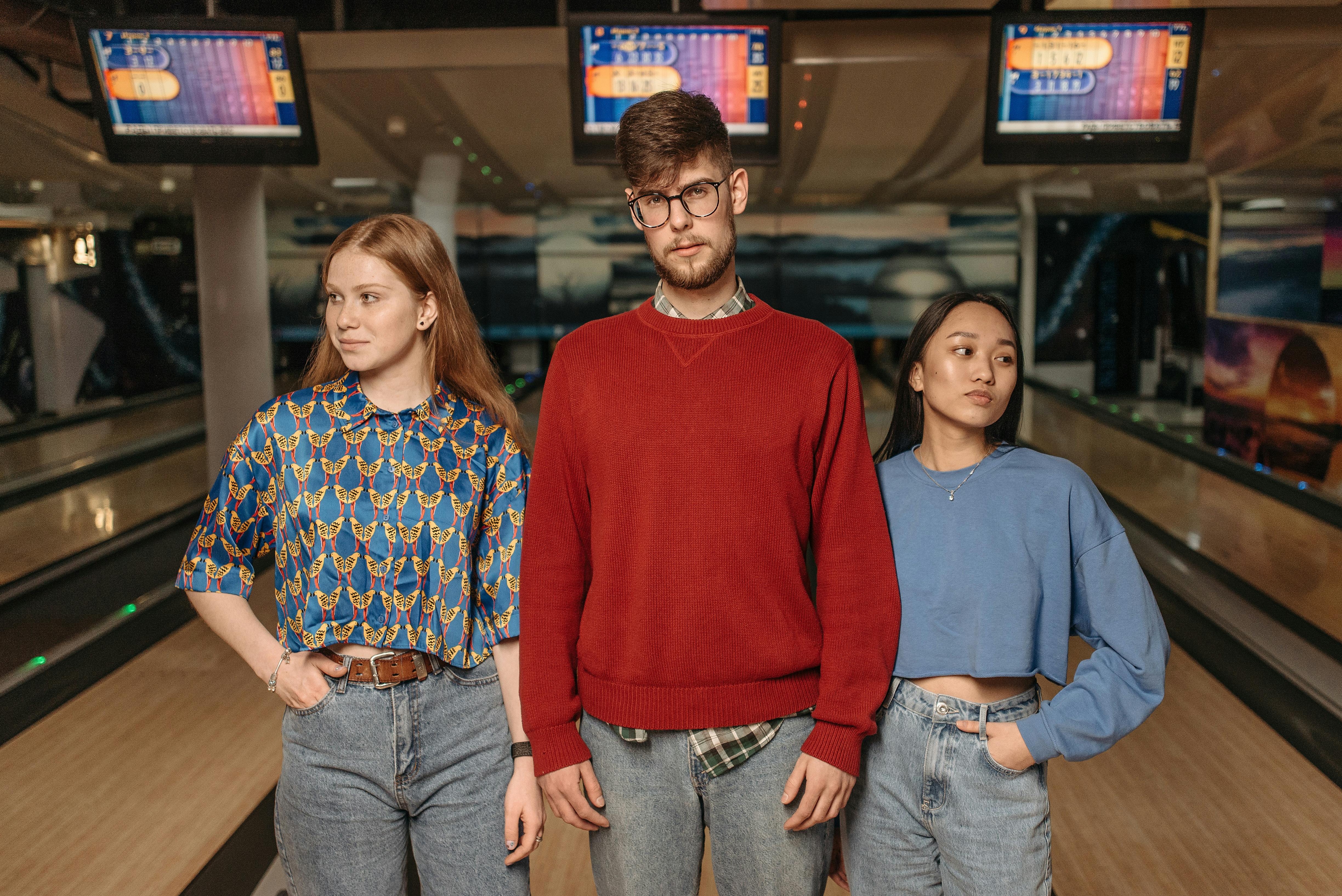 Kostenloses Foto zum Thema: abenteuer, aktivität, bowlen, drinnen ...