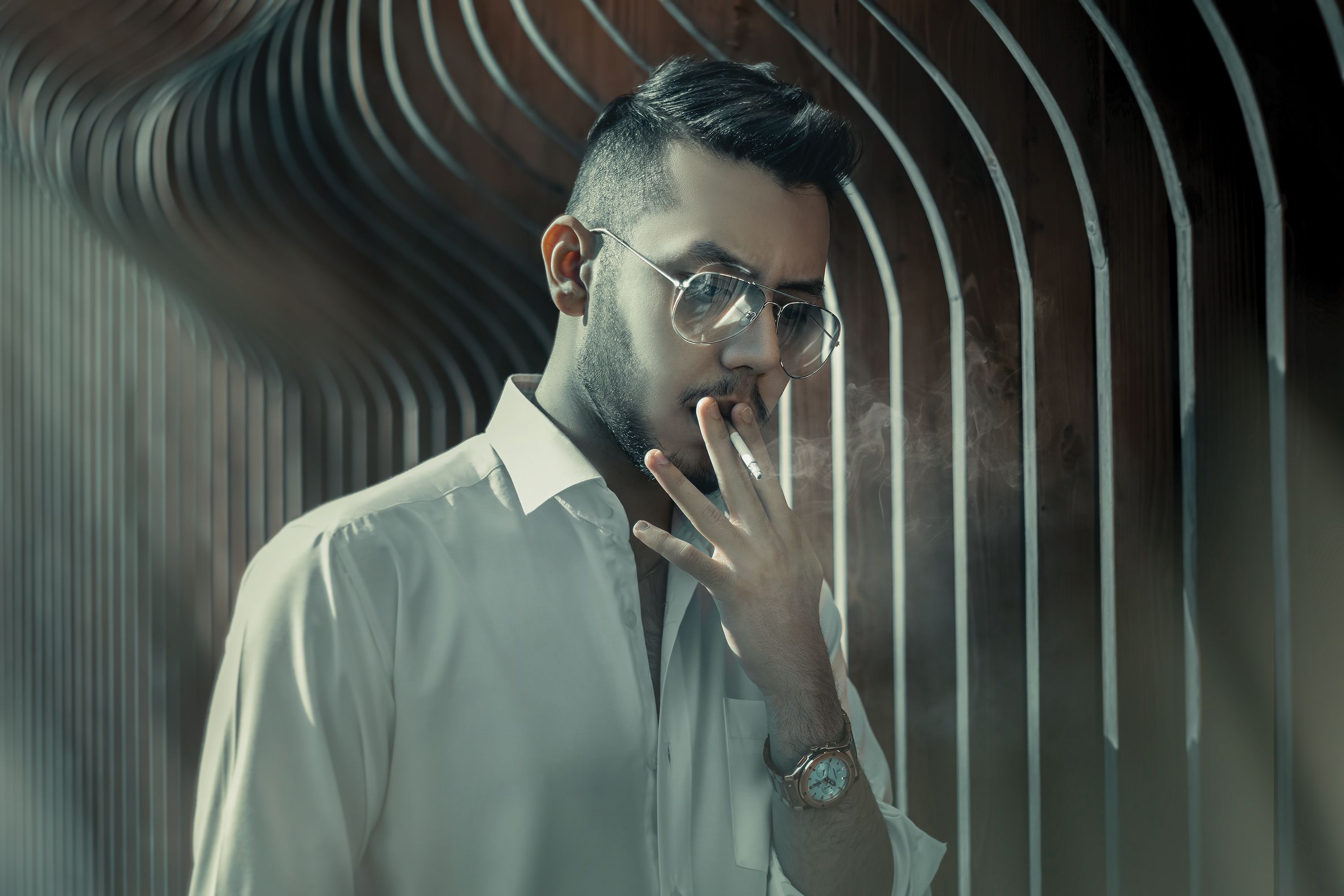 Person holding a Blunt · Free Stock Photo