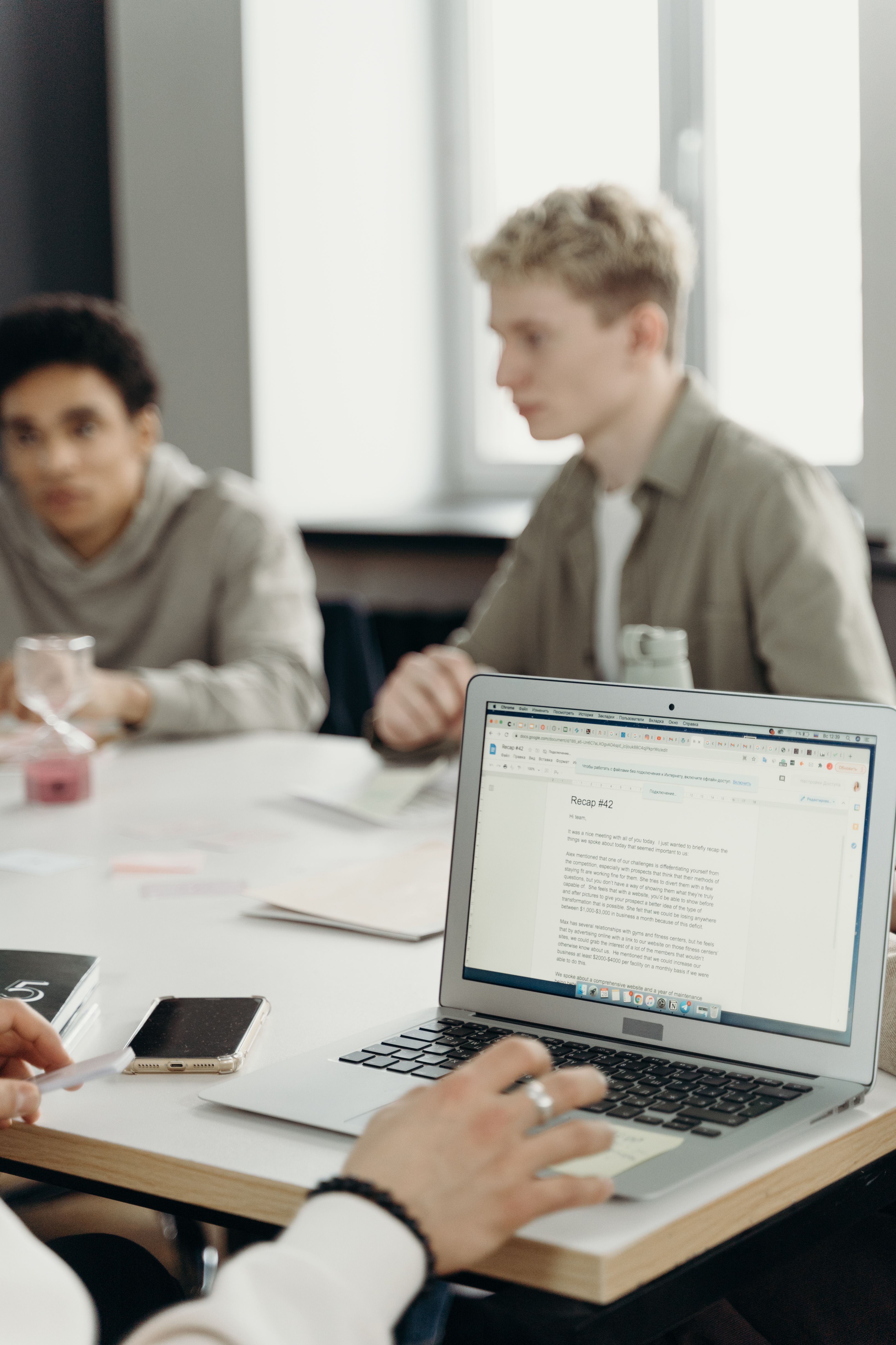 Shallow Focus Photo of People Discussing · Free Stock Photo