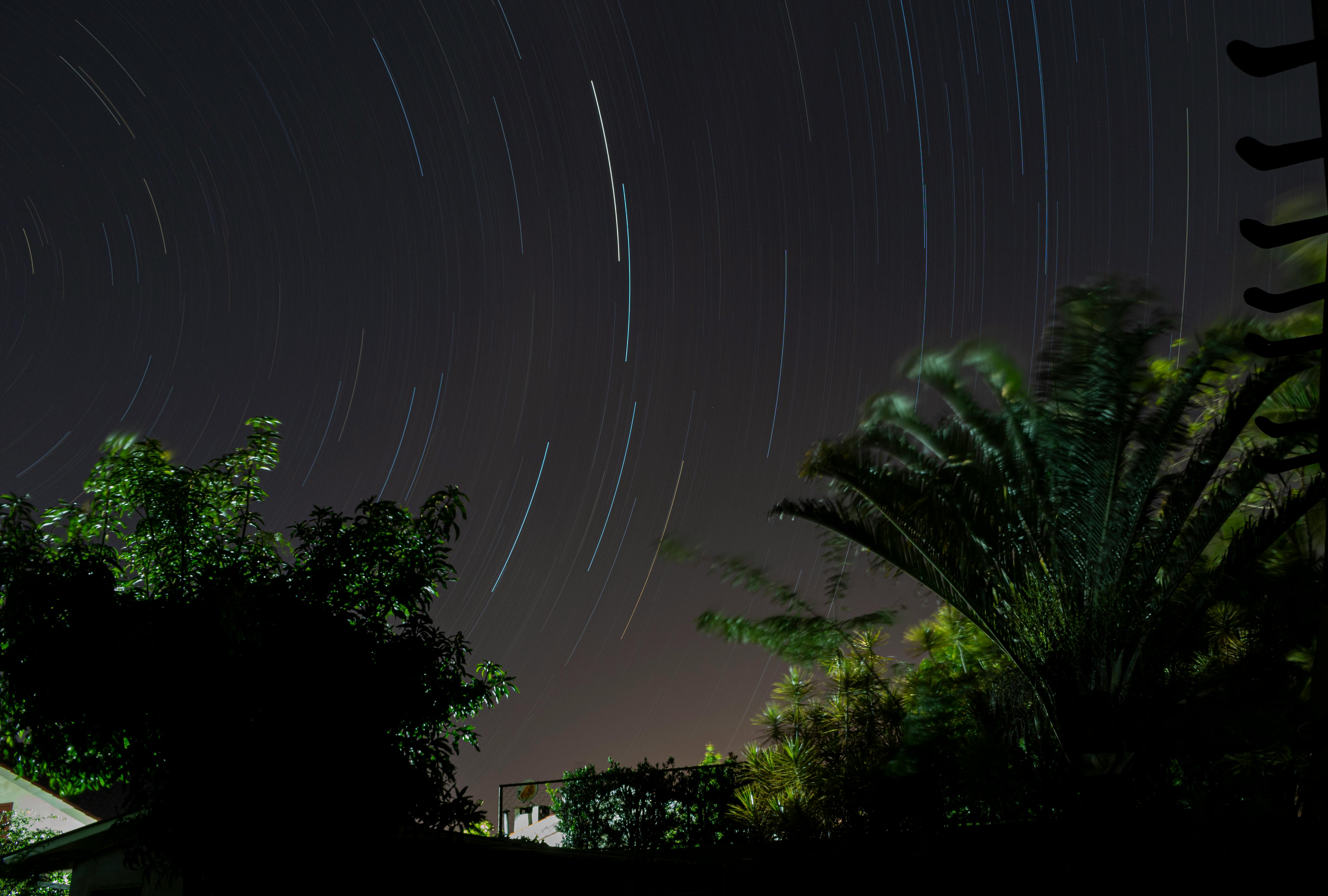 Stars in the Nigh Sky with Long Exposure · Free Stock Photo