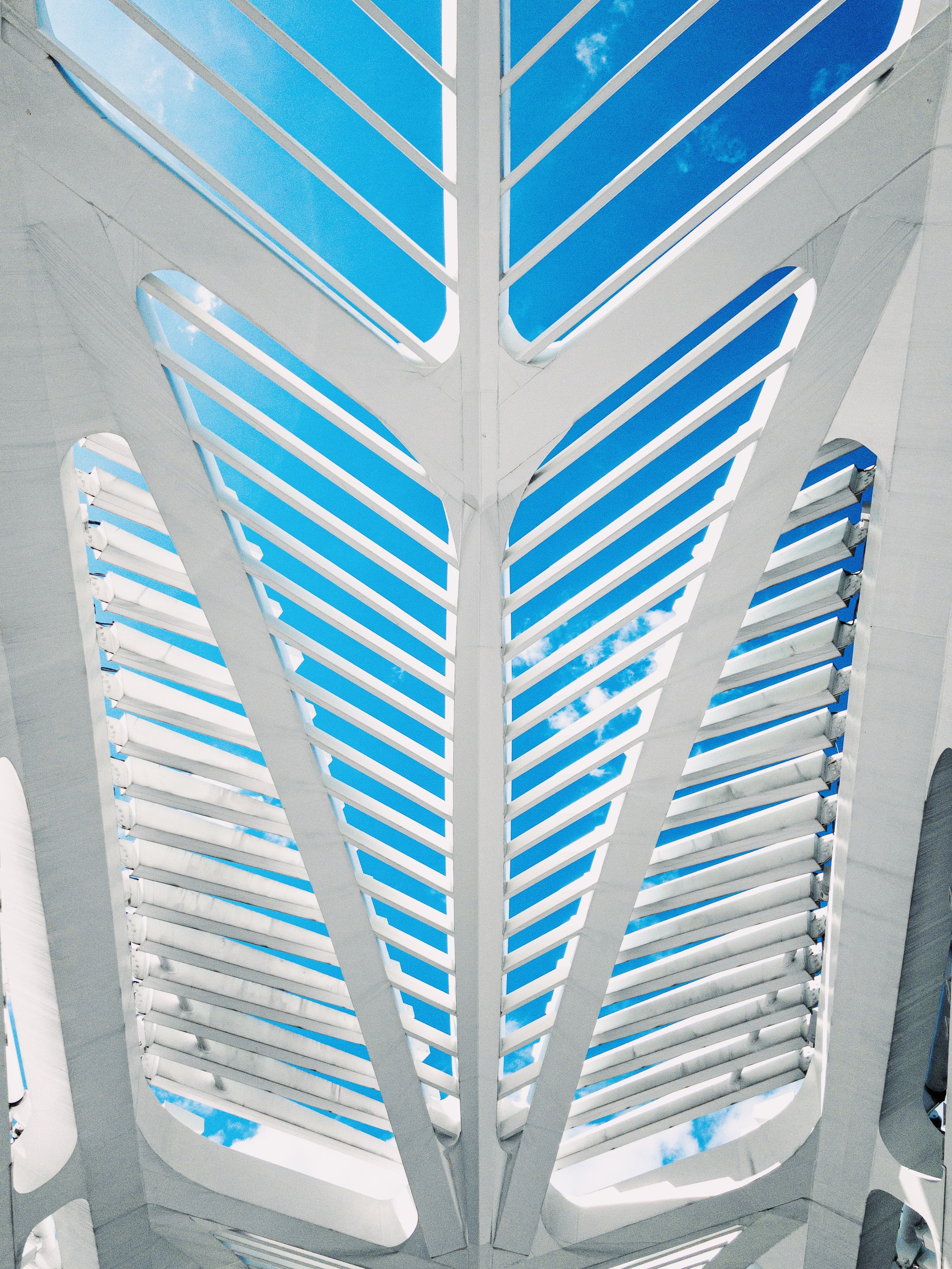Neofuturistic styled roof of modern science museum in sunlight · Free ...