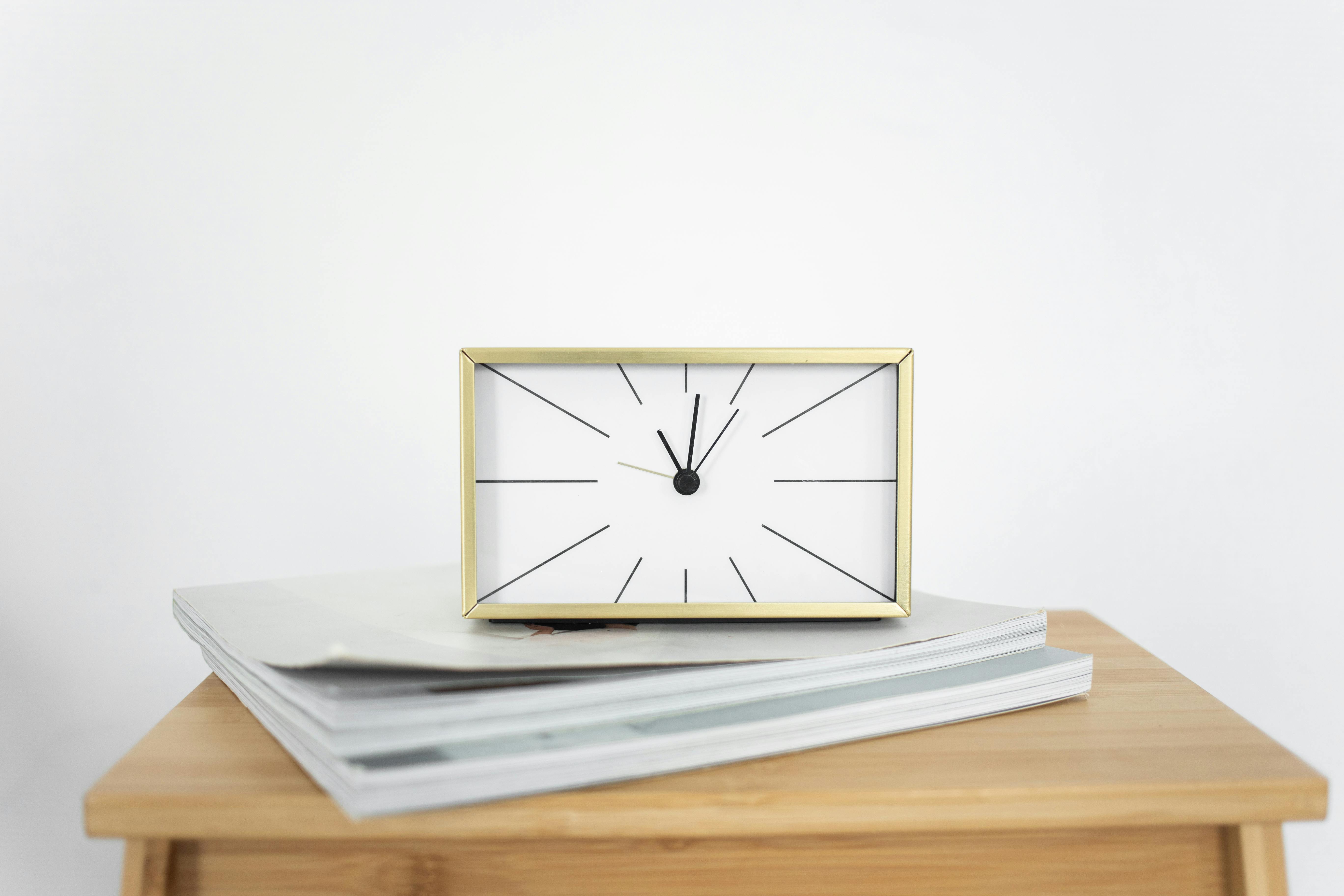 Round White Analog Wall Clock at 10 10 · Free Stock Photo