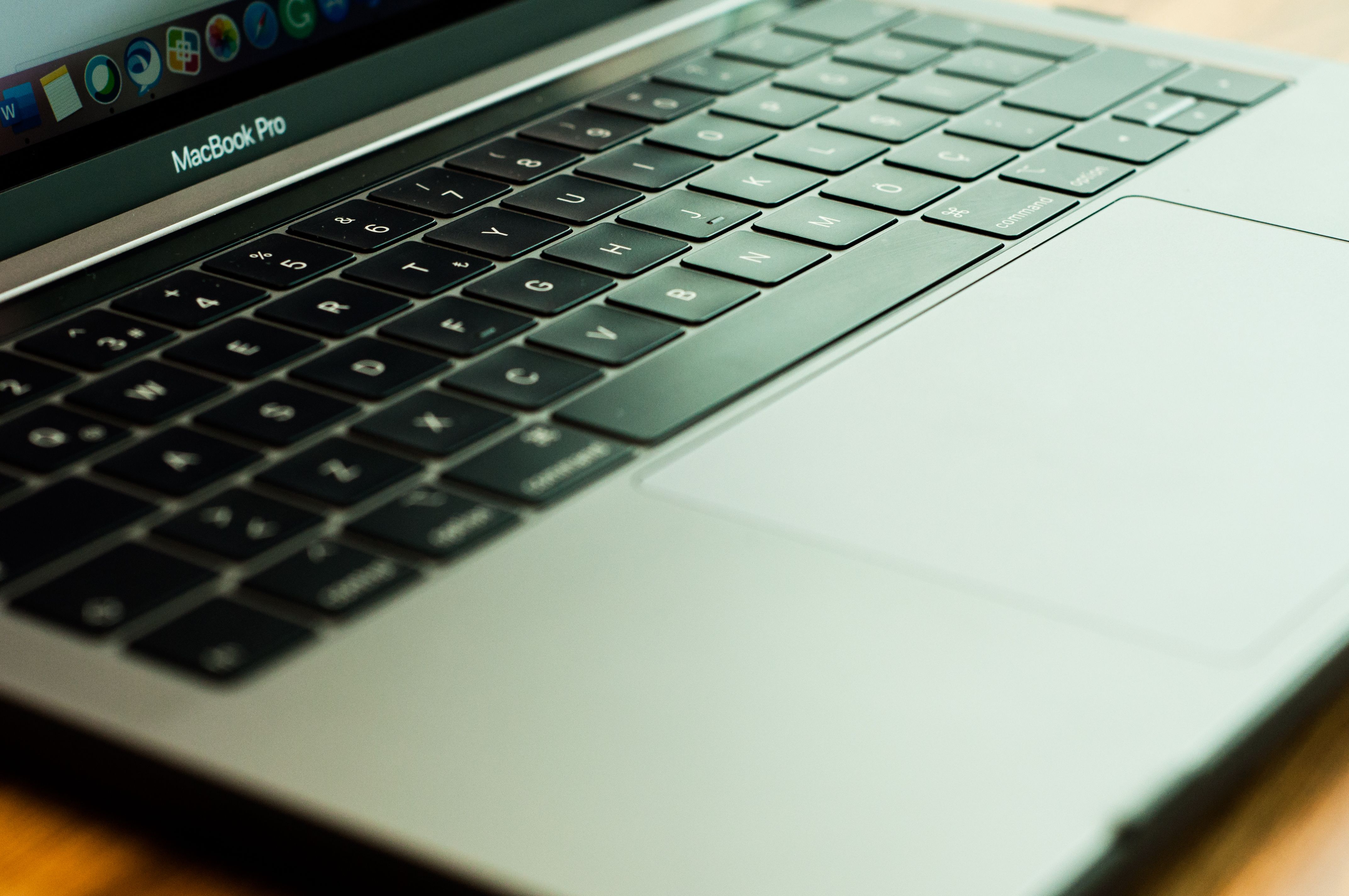 Close-Up Shot of Gray Laptop · Free Stock Photo