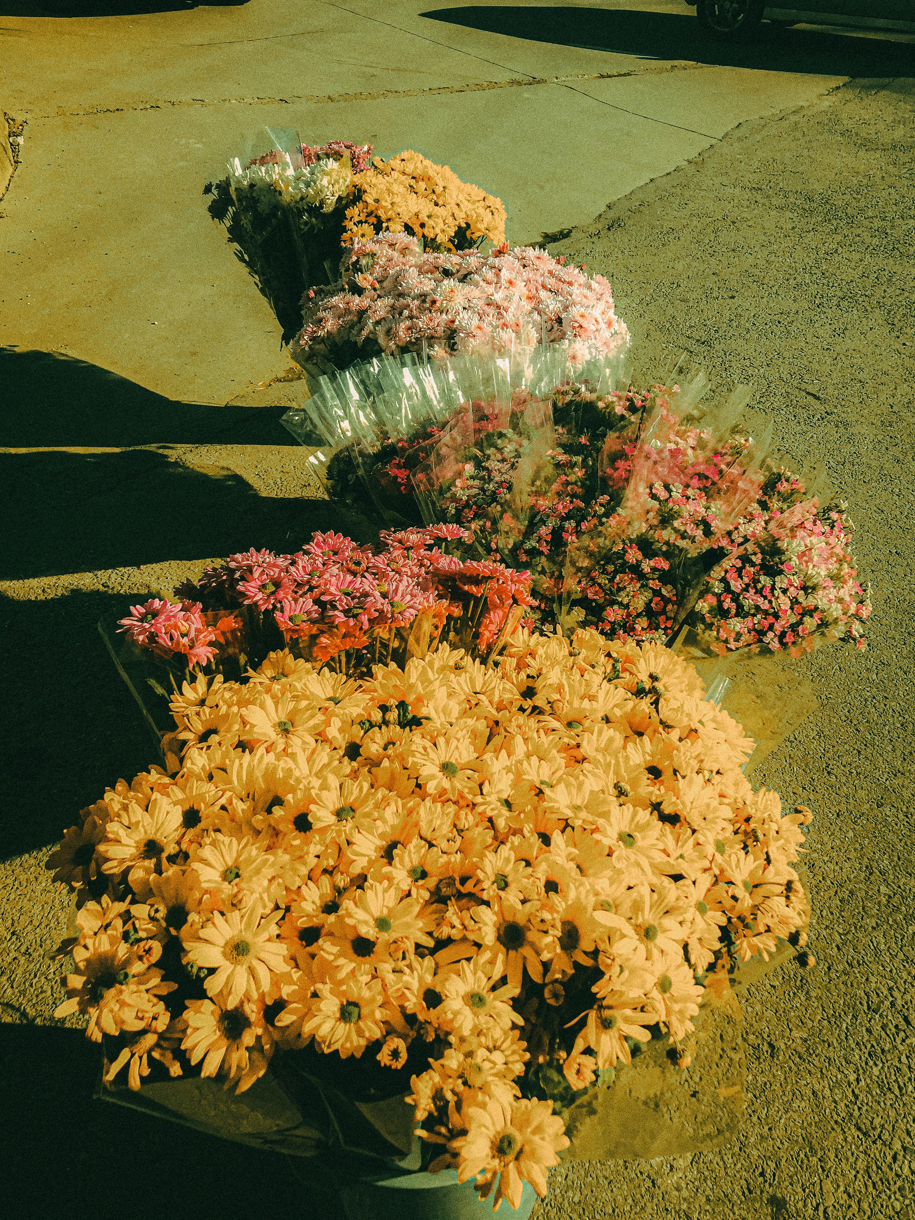 Overflowing Flower Bouquet Photos, Download Free Overflowing Flower ...