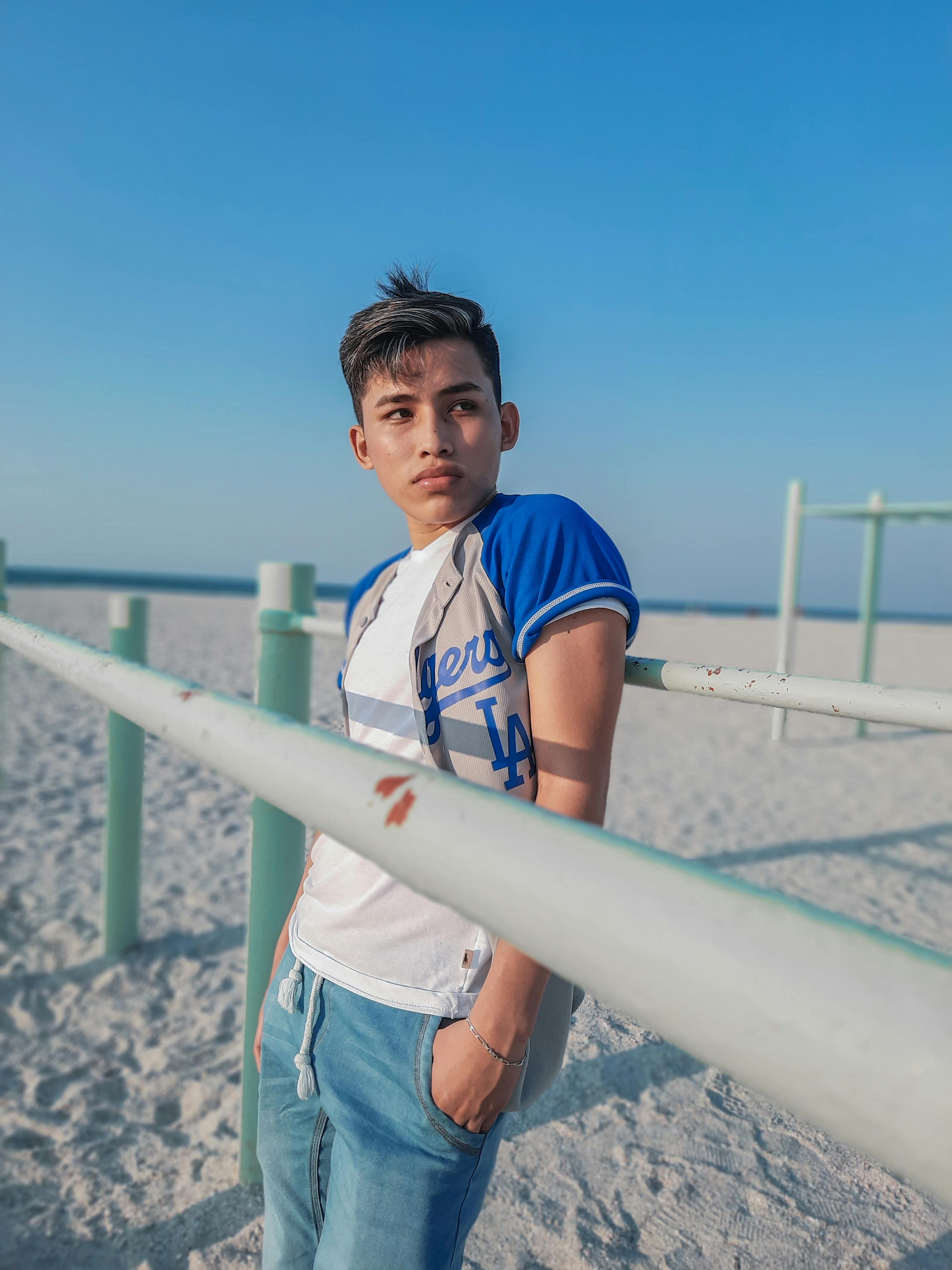 simple boys pose for photoshoot · Free Stock Photo