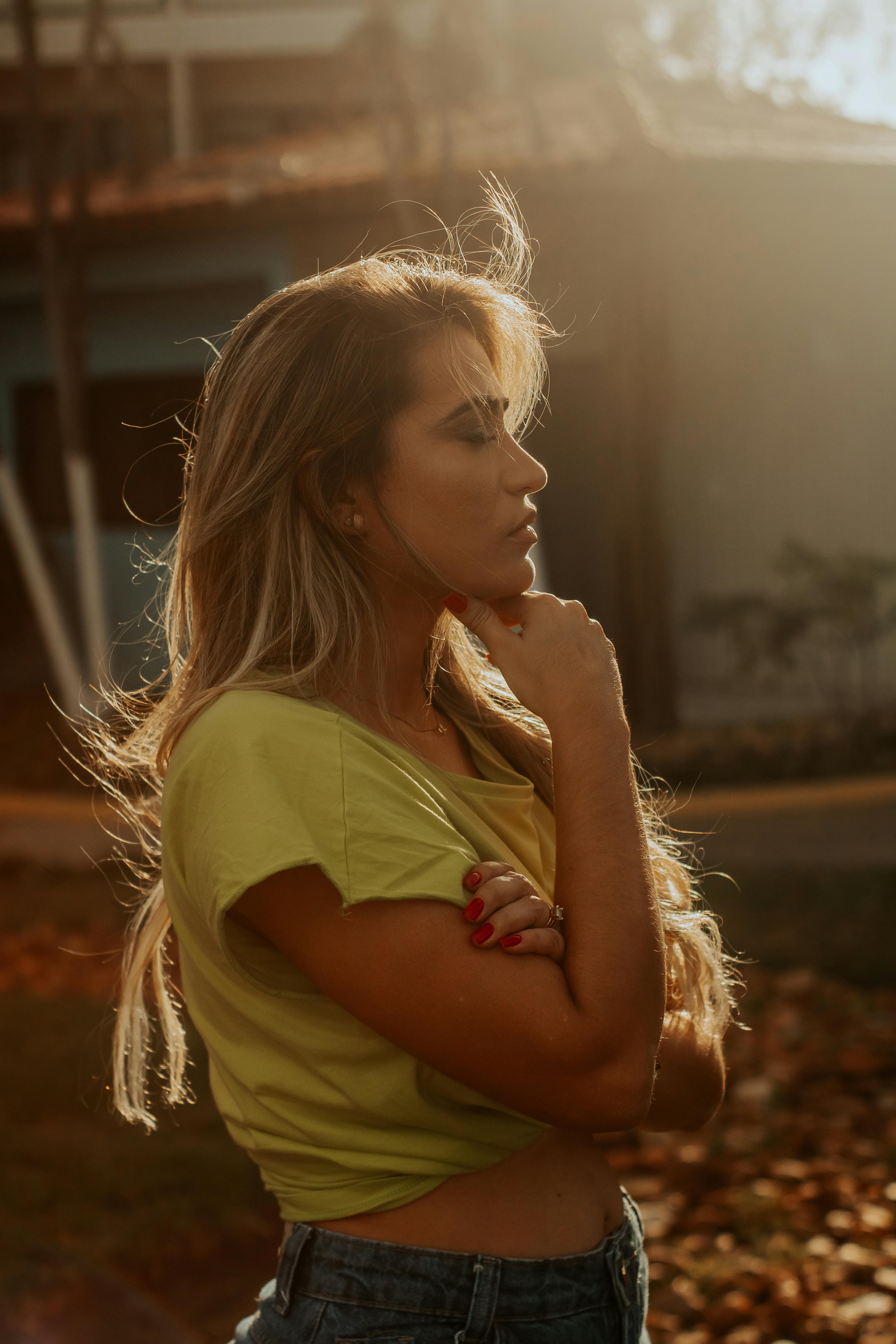 Side View of Beautiful Woman Posing · Free Stock Photo
