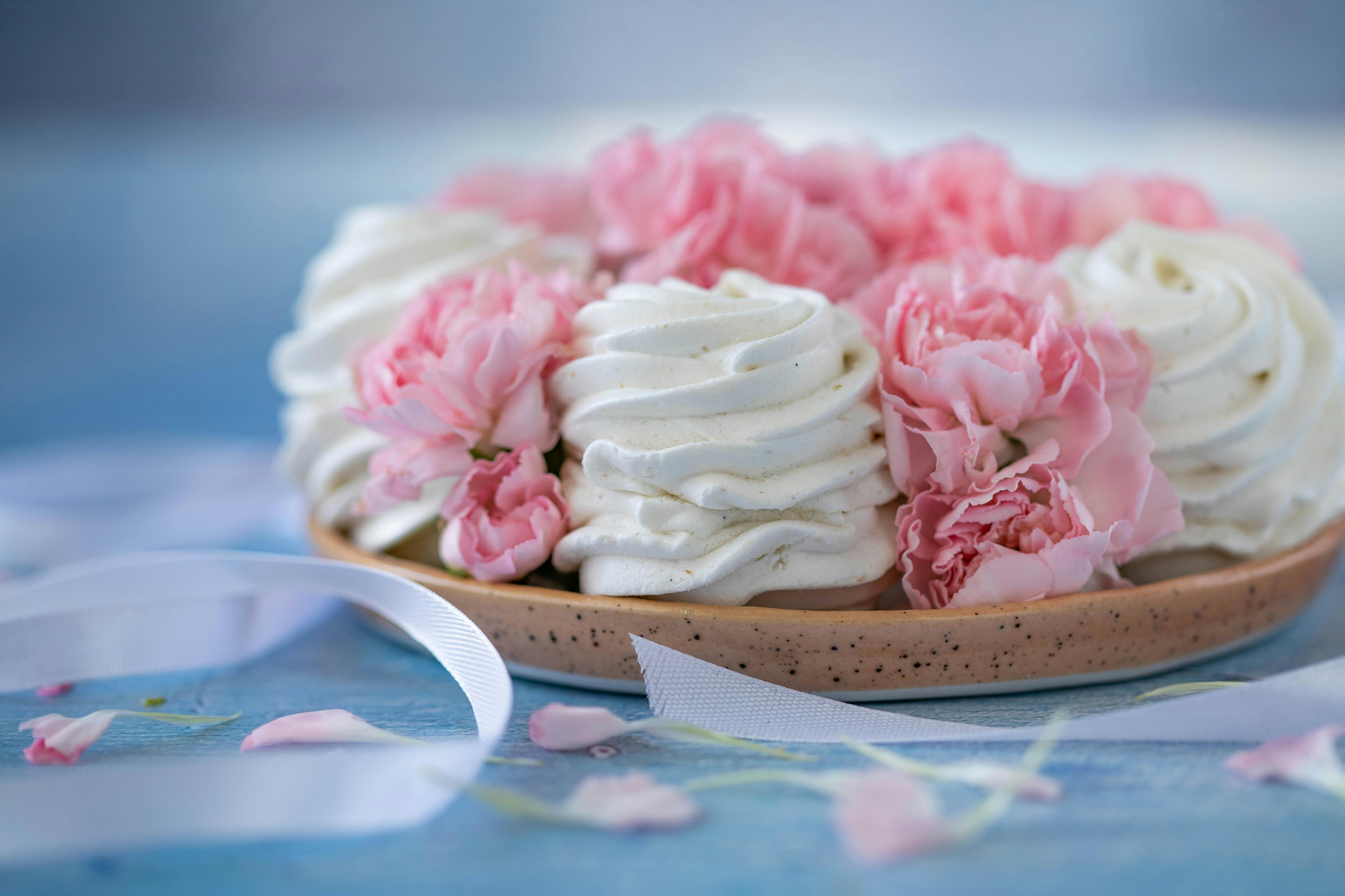 Delicious zefir decorated with flowers on table · Free Stock Photo