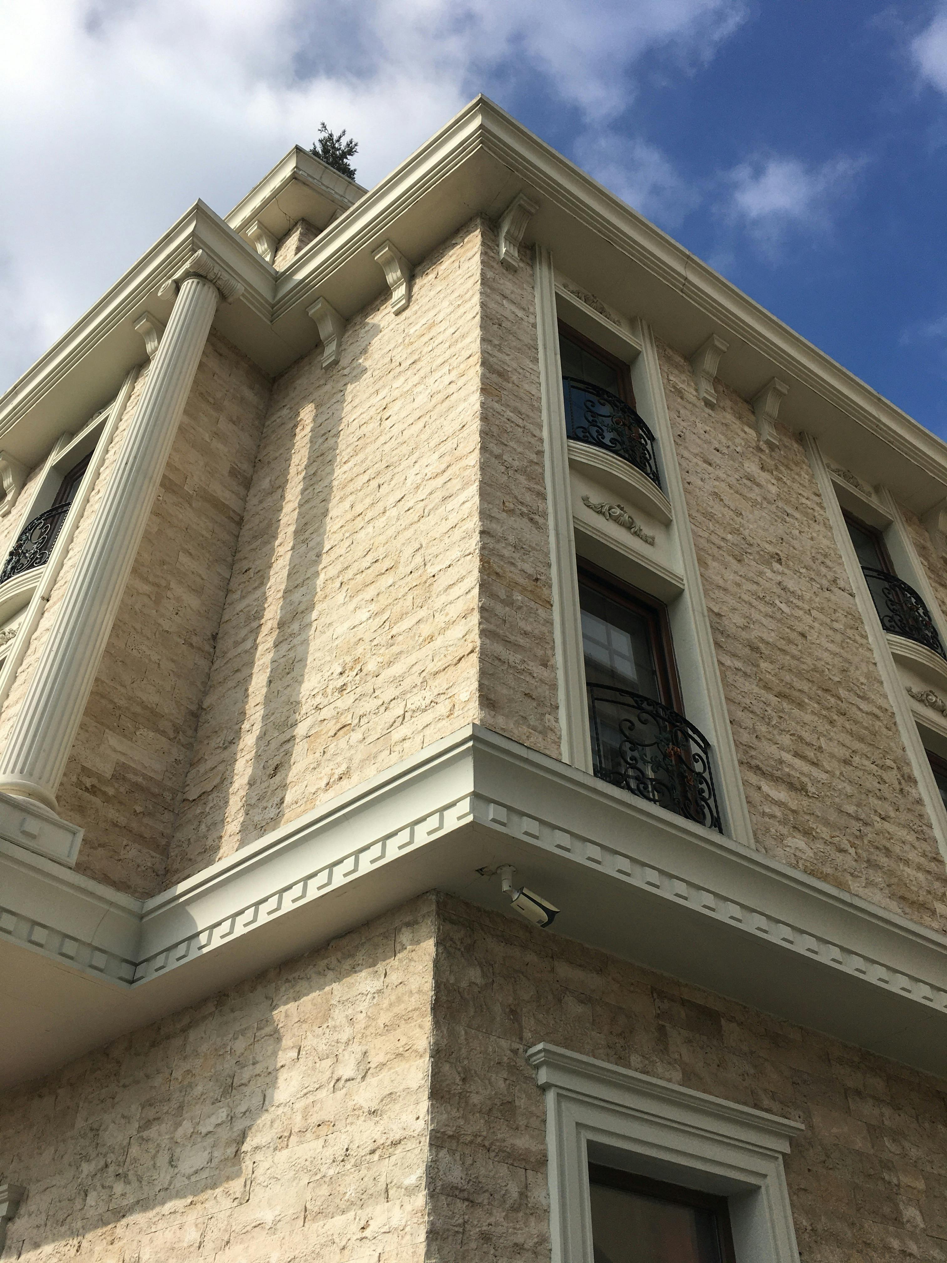 Low-Angle Shot of a House · Free Stock Photo