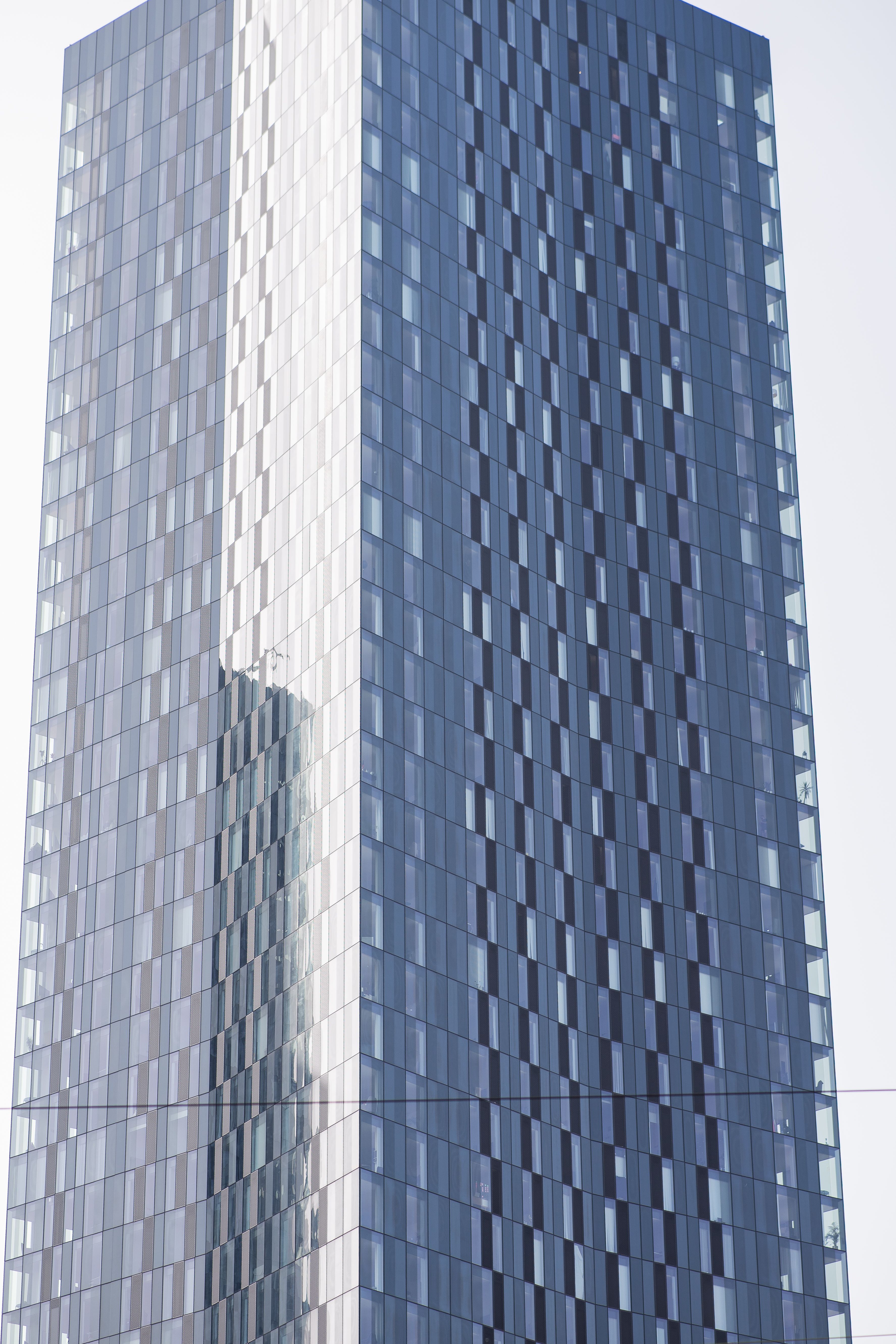 Gray Building Under the White Sky · Free Stock Photo