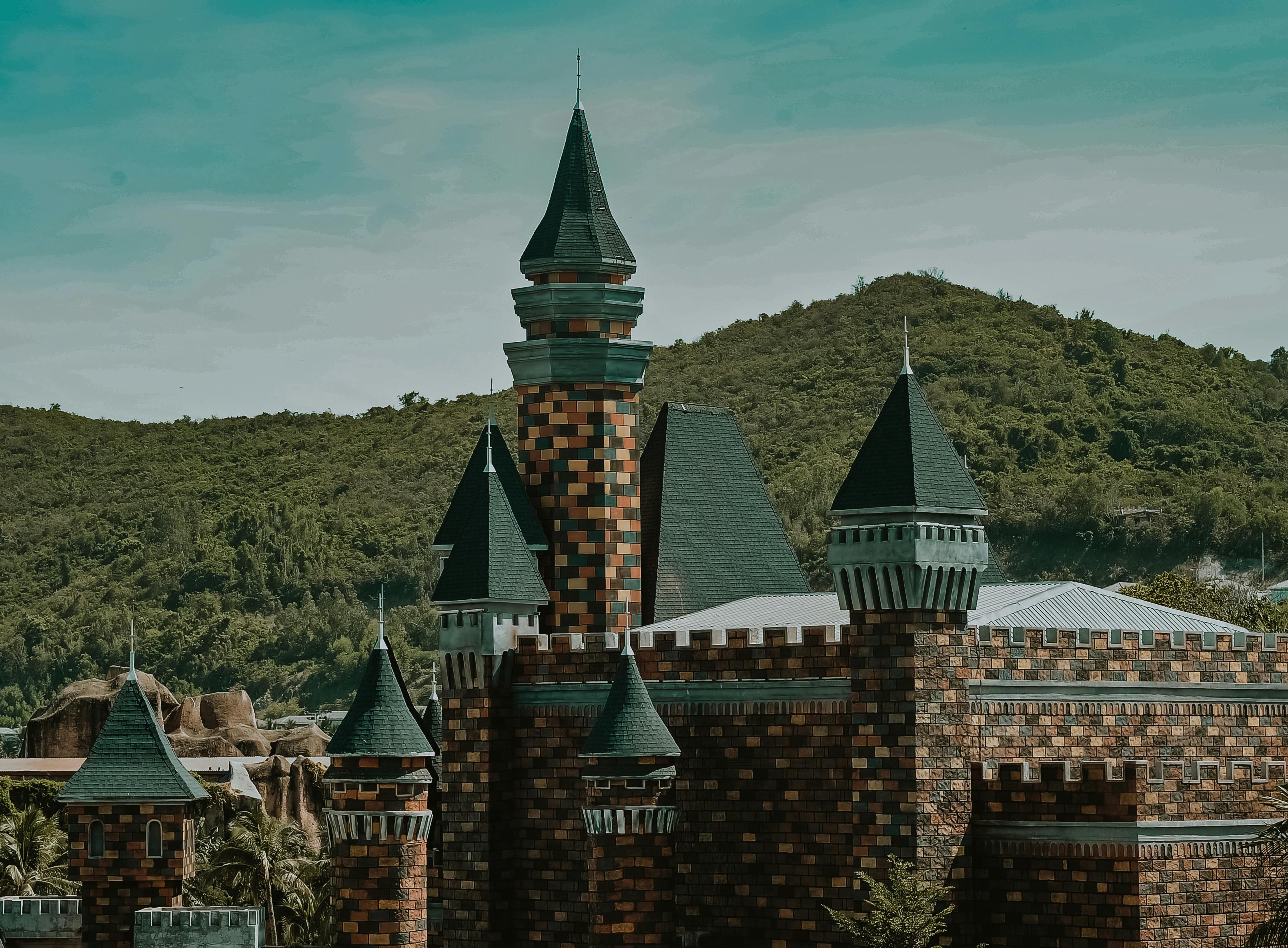 Brown and Green Castle · Free Stock Photo