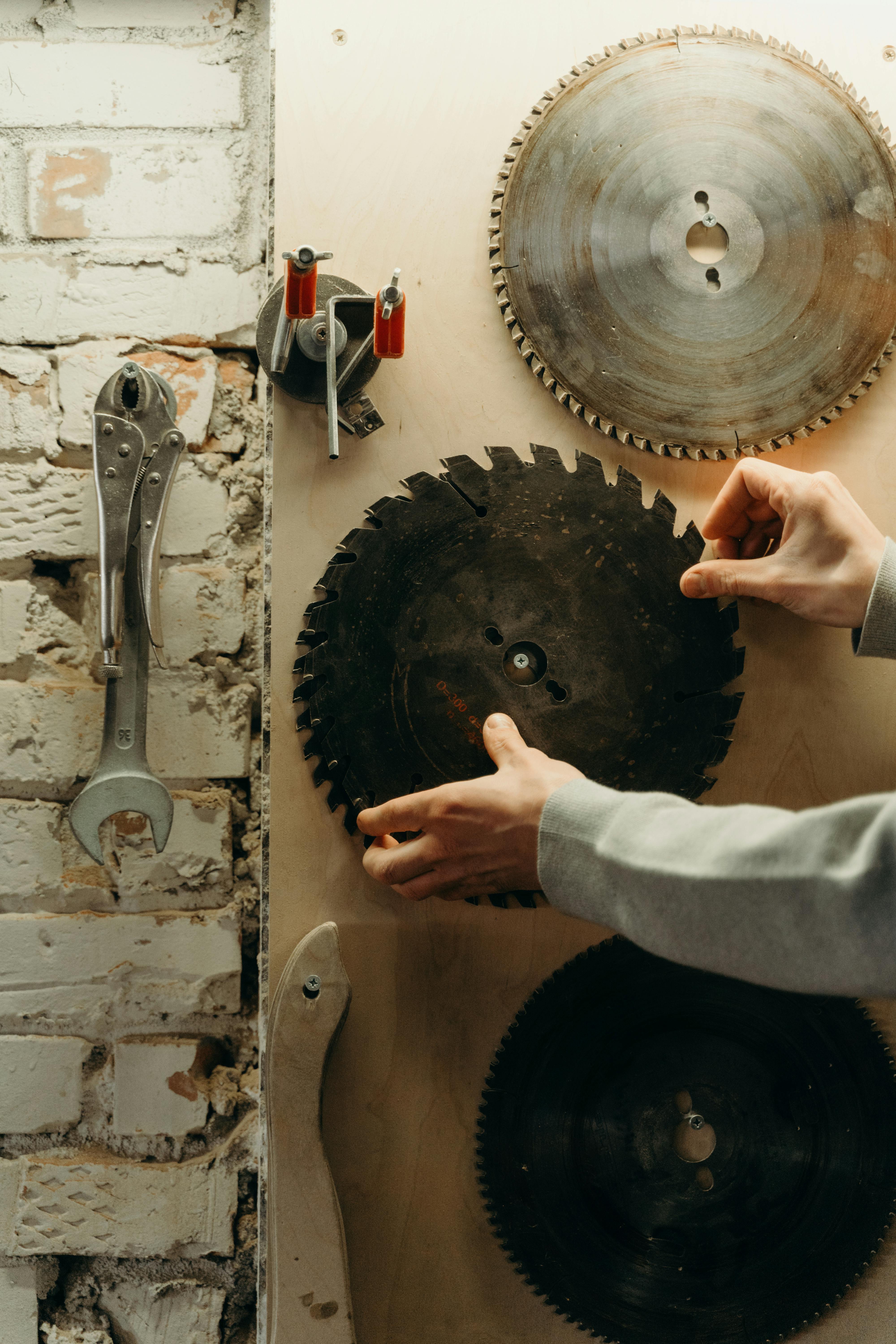 Man Holding a Saw in Carpentry · Free Stock Photo
