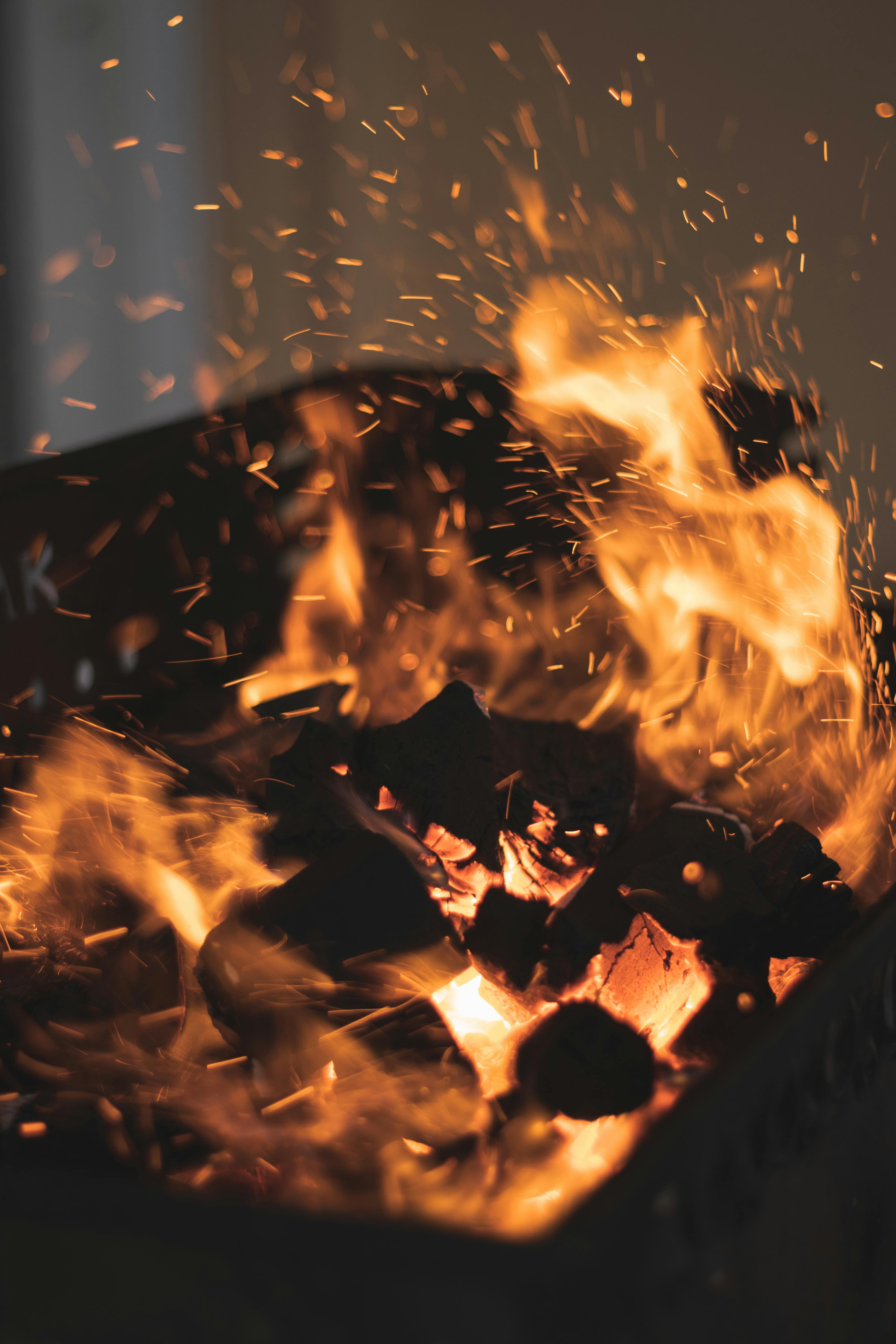 Close-Up Shot of a Burning Fire · Free Stock Photo