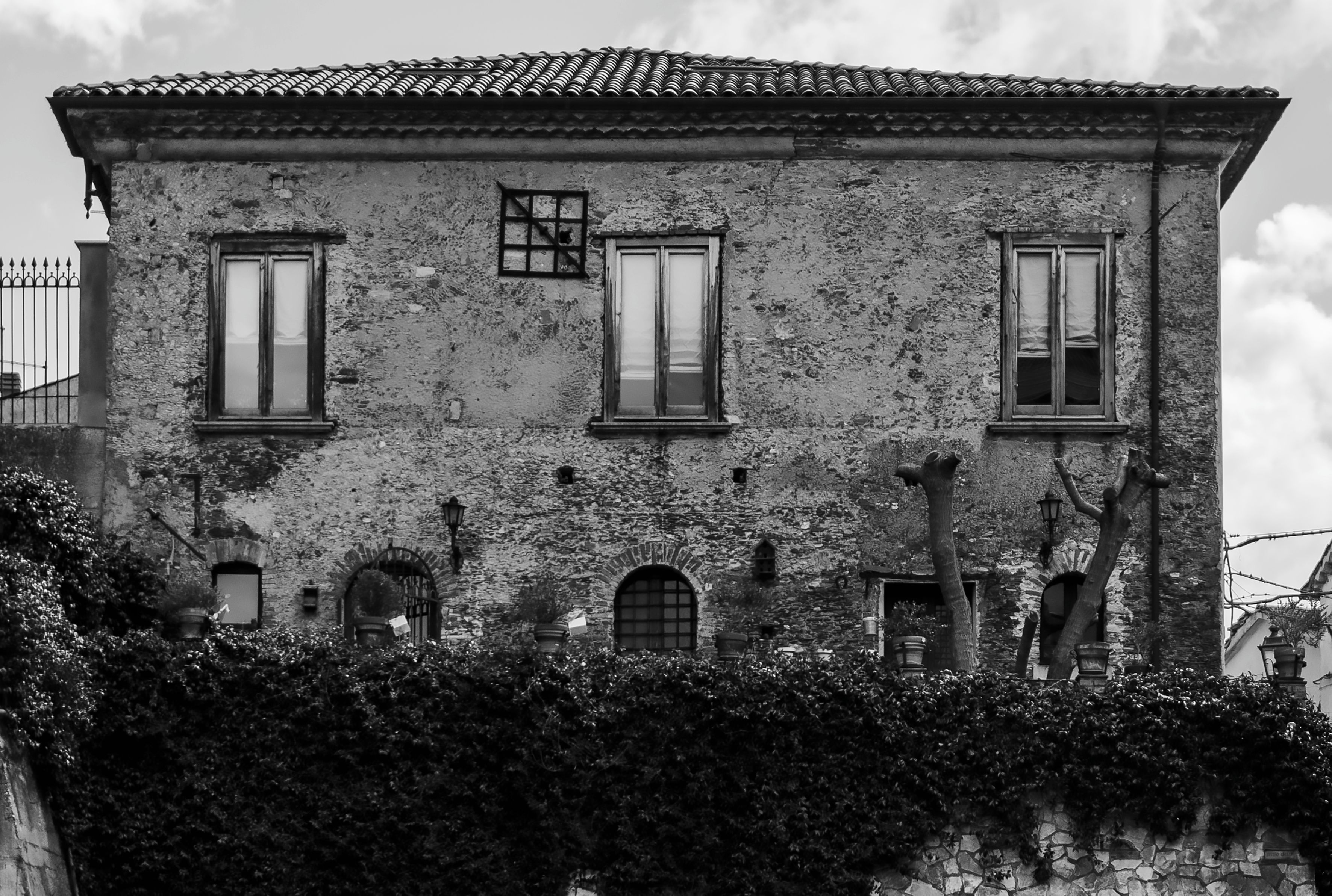 Grayscale Photo of Building · Free Stock Photo