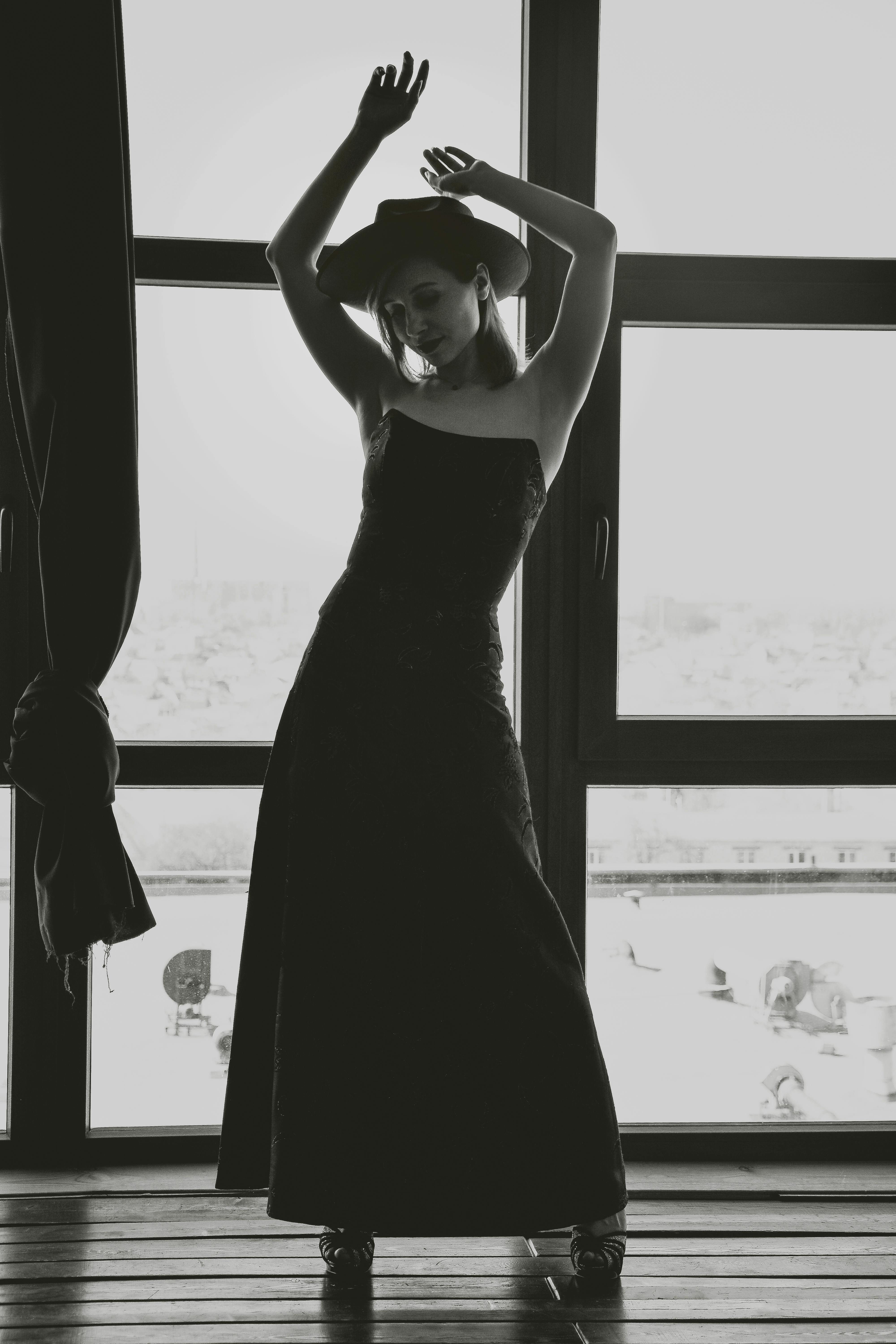 Gorgeous woman in dress and hat · Free Stock Photo