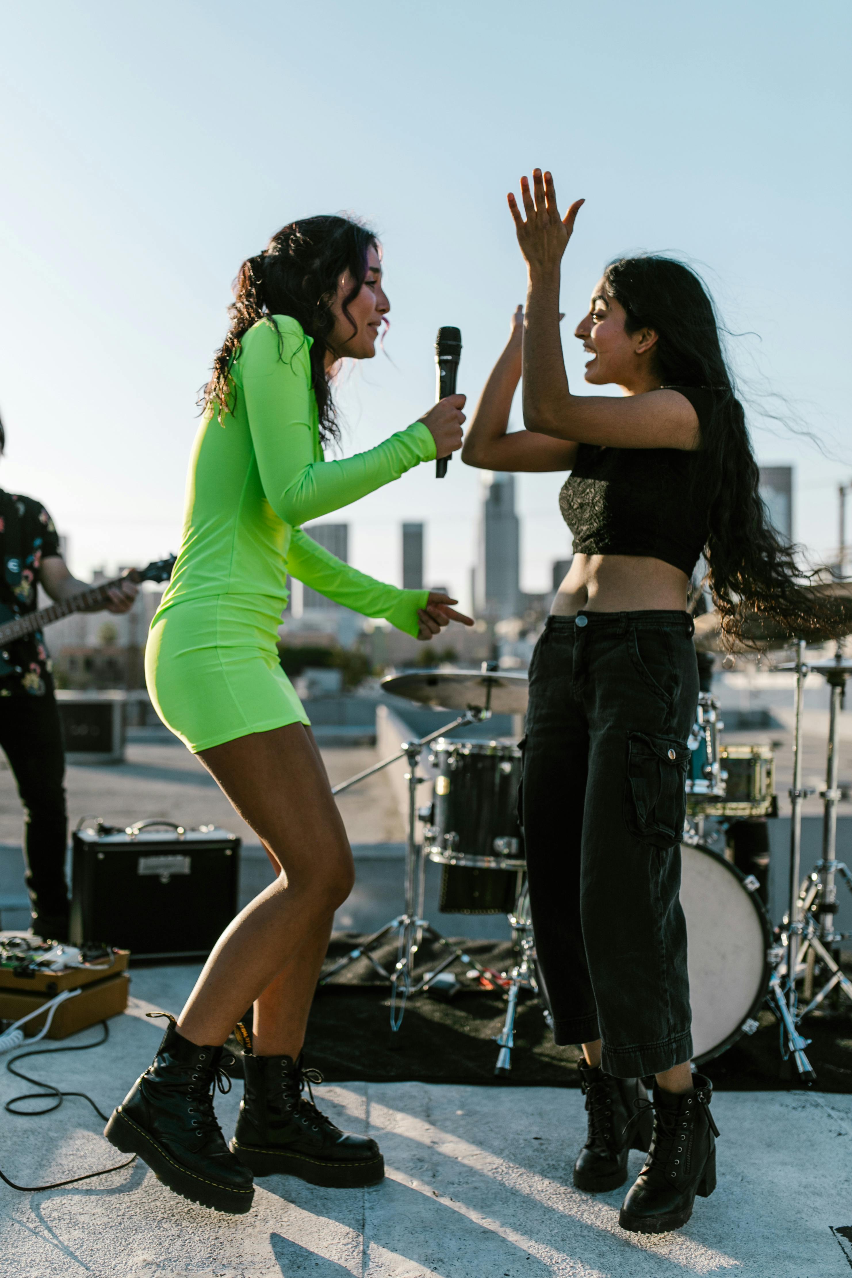 Women Singing with a Band · Free Stock Photo