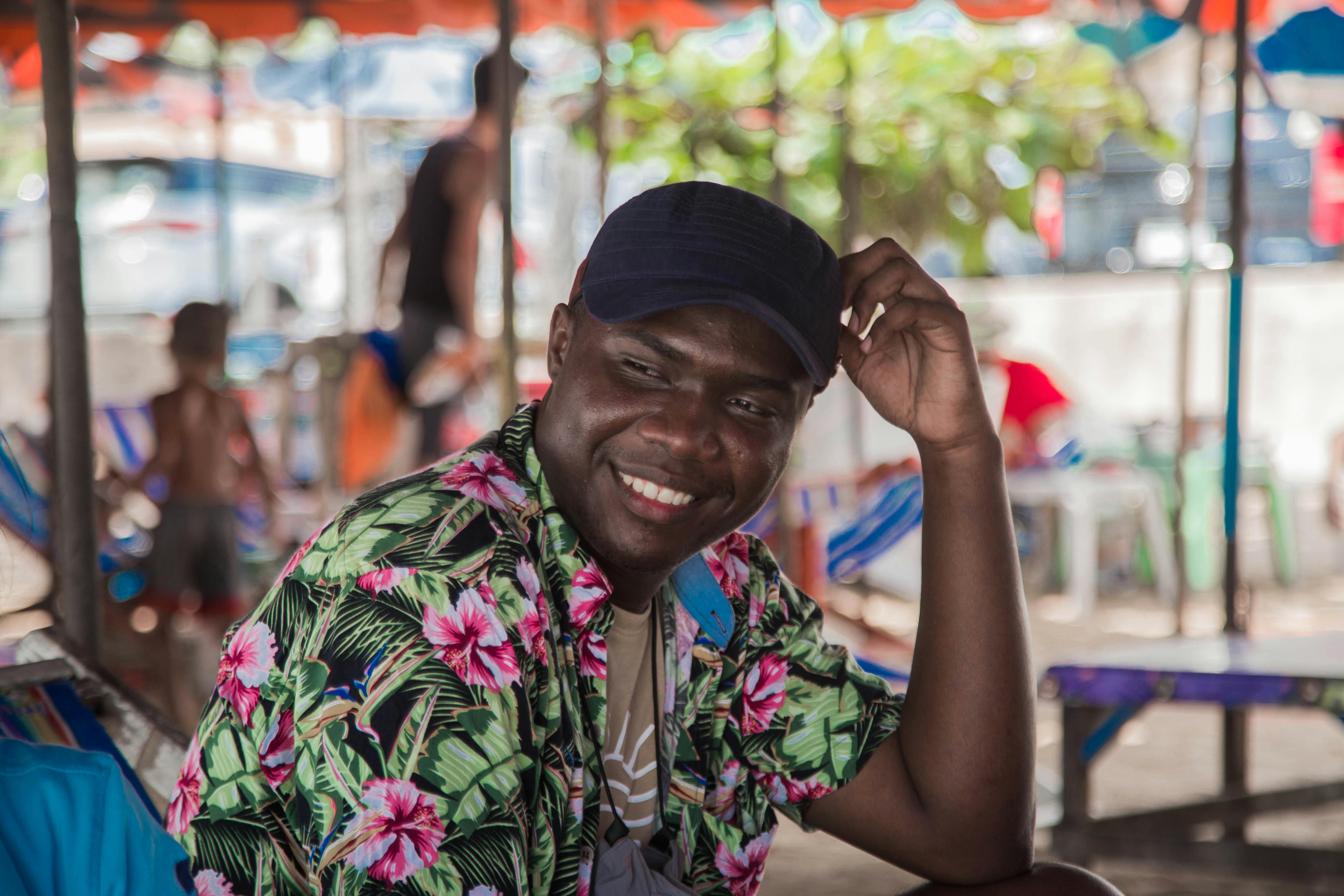Man Holding a Camera · Free Stock Photo