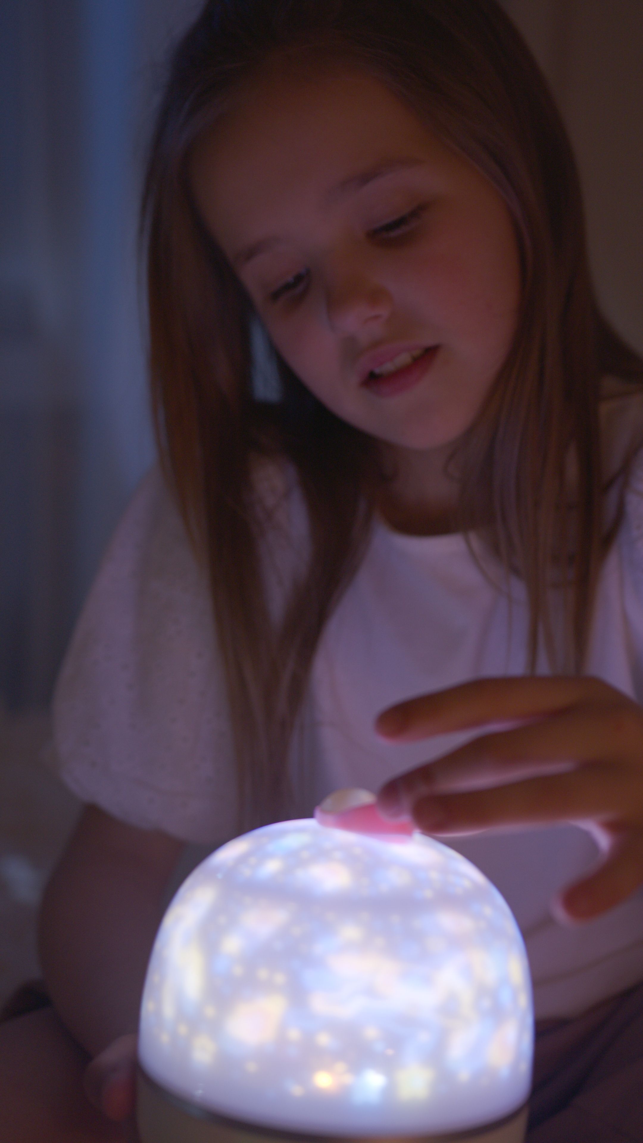 Girl Holding Light Photos, Download The BEST Free Girl Holding Light ...