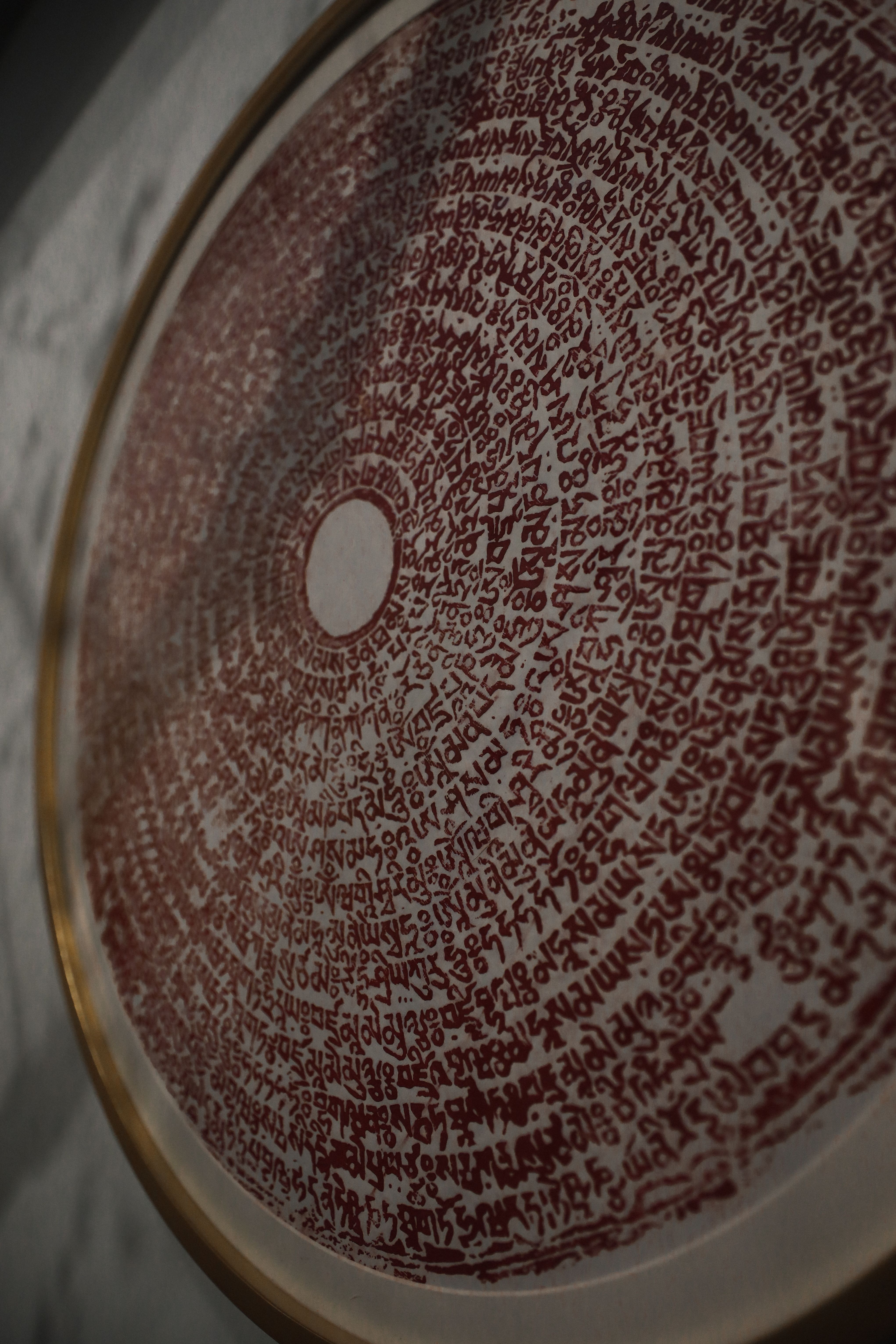 Thai Round Writing on a Plate · Free Stock Photo