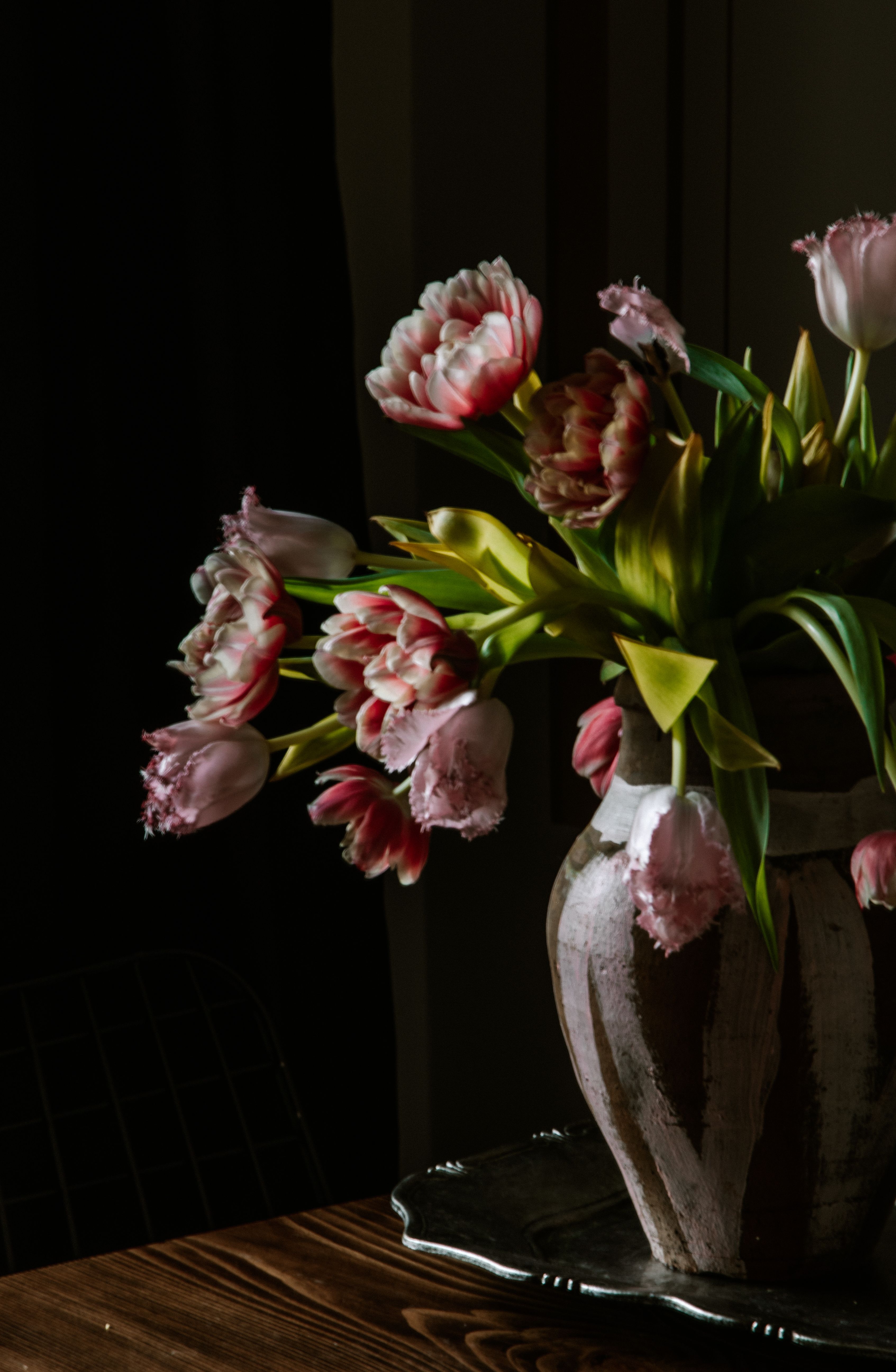 Close-Up Shot of a Flower Vase · Free Stock Photo