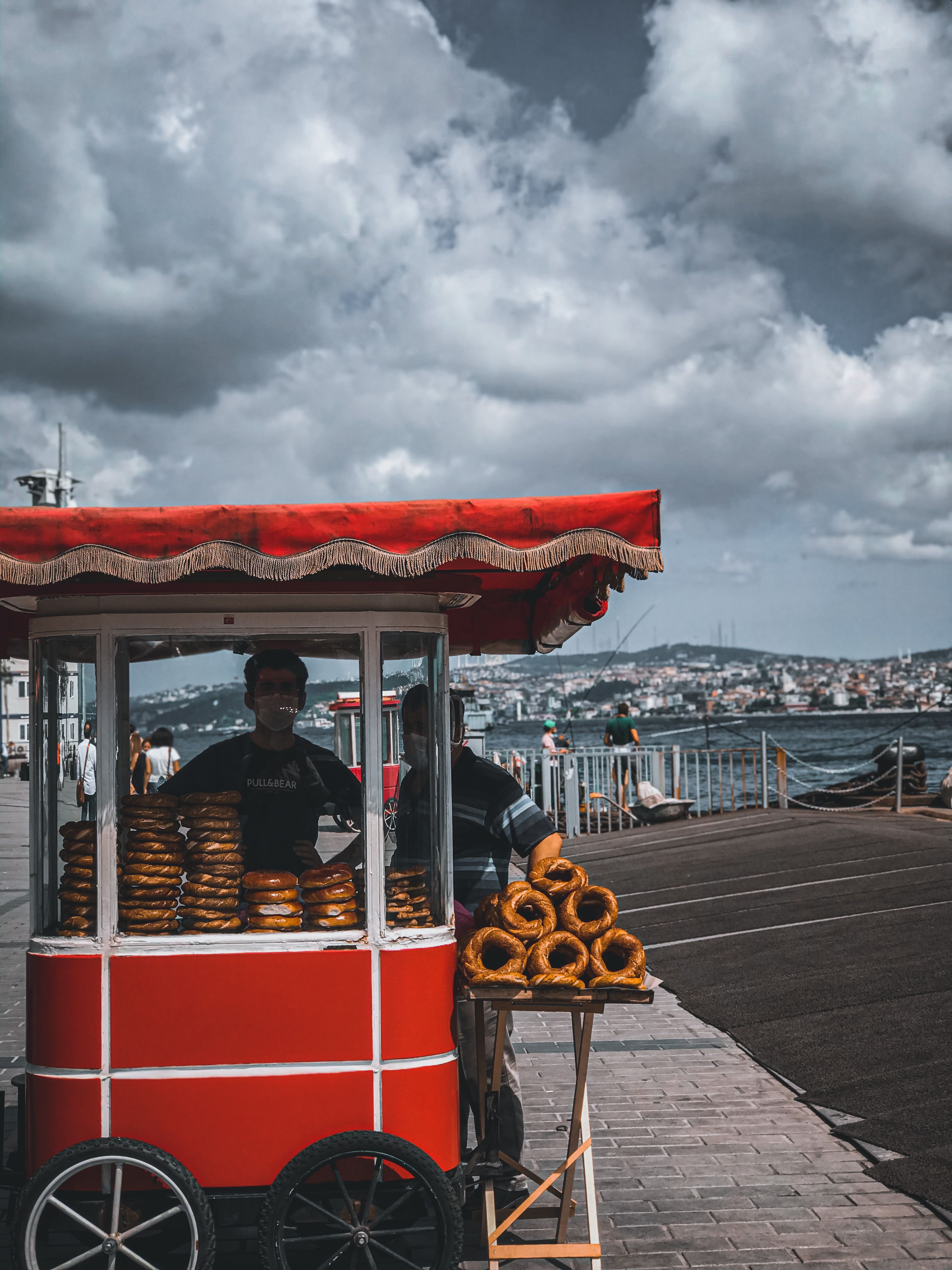 Food cart with traditional Turkish simit · Free Stock Photo