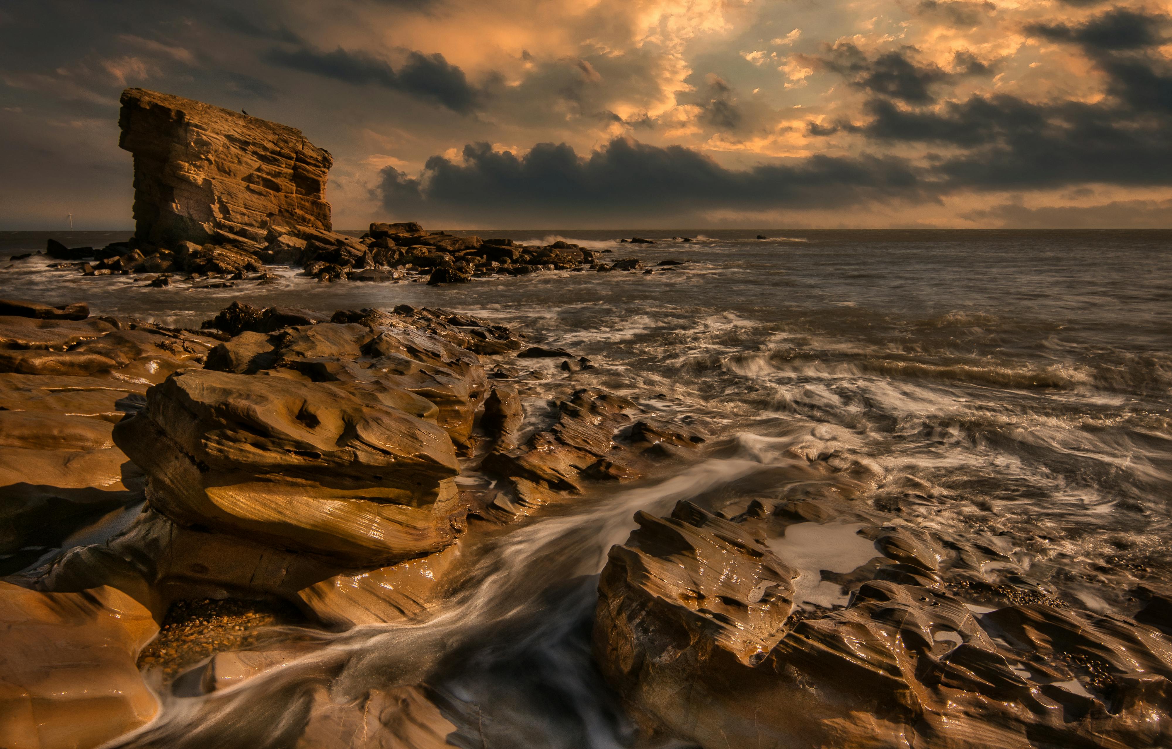 Rock Formation on the Shore · Free Stock Photo