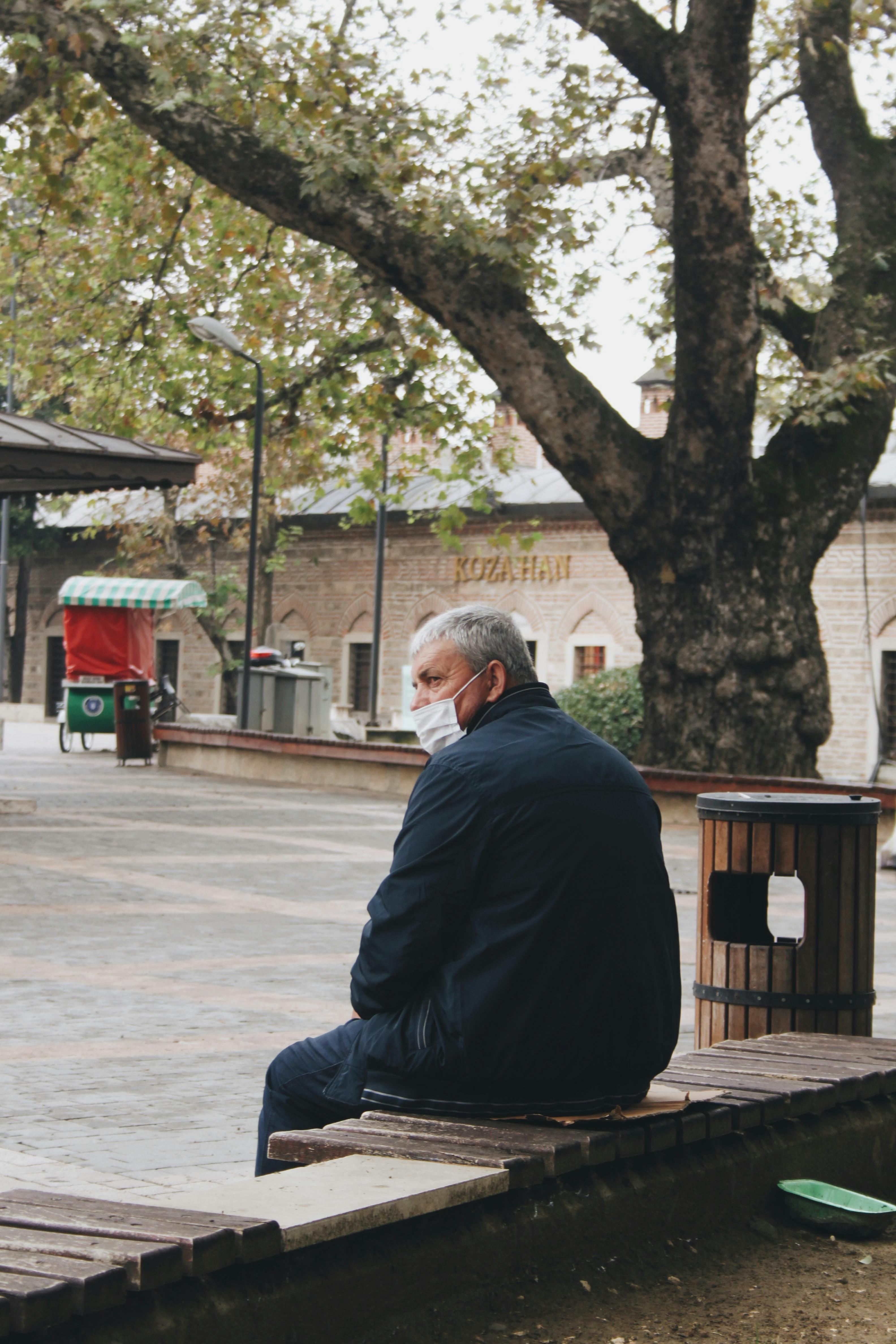 People Outside the Ship · Free Stock Photo