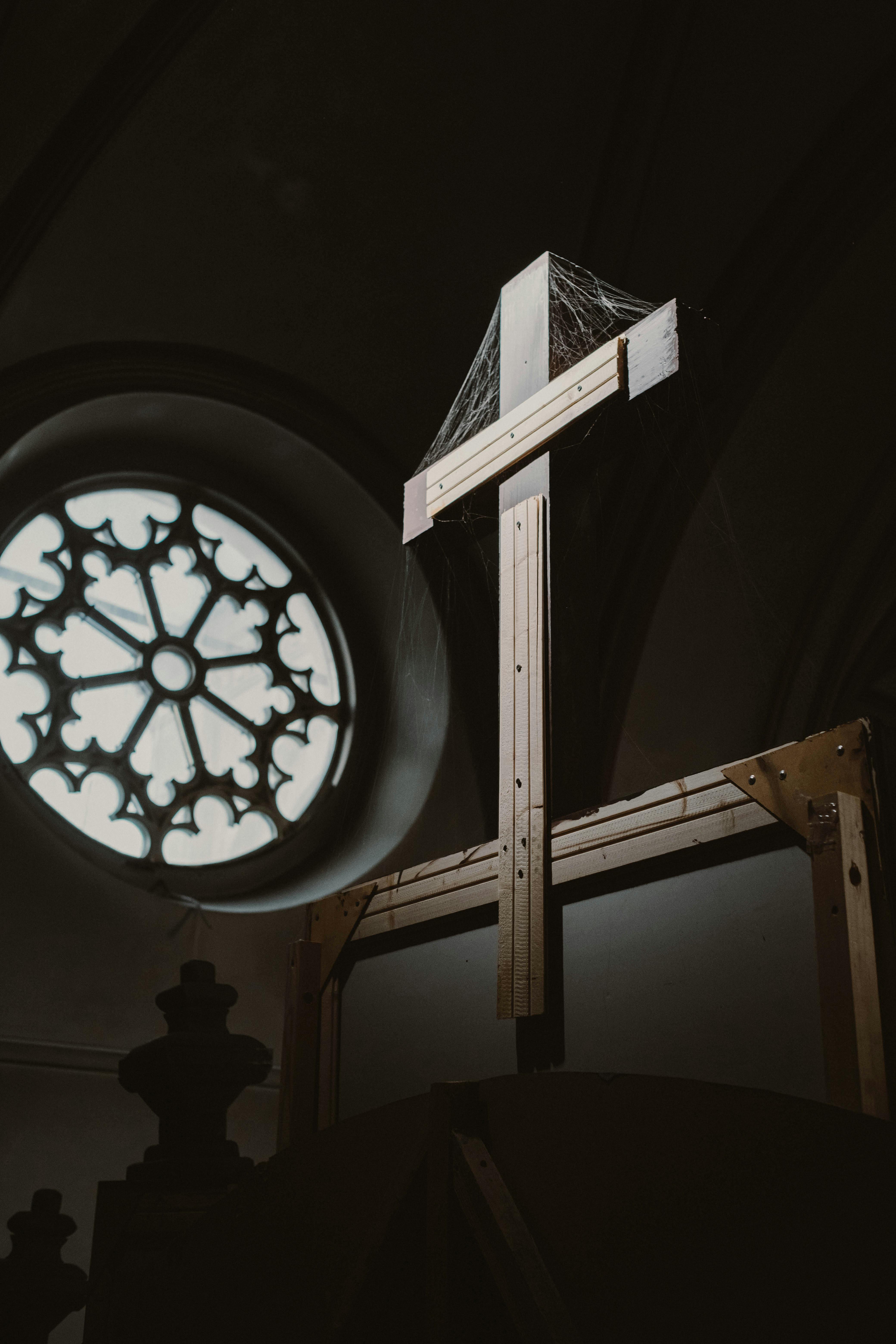 Holy Cross inside the Church · Free Stock Photo