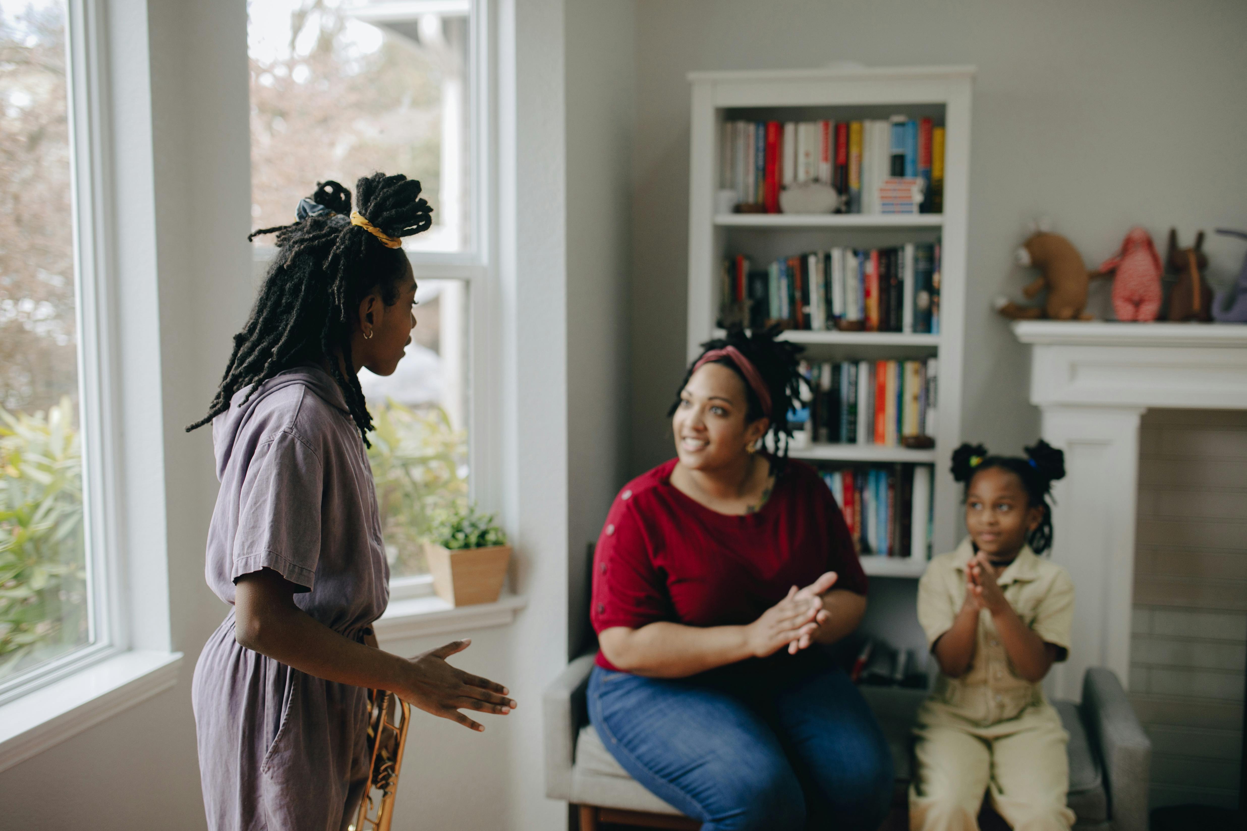 Mom Clapping Photos, Download The BEST Free Mom Clapping Stock Photos ...