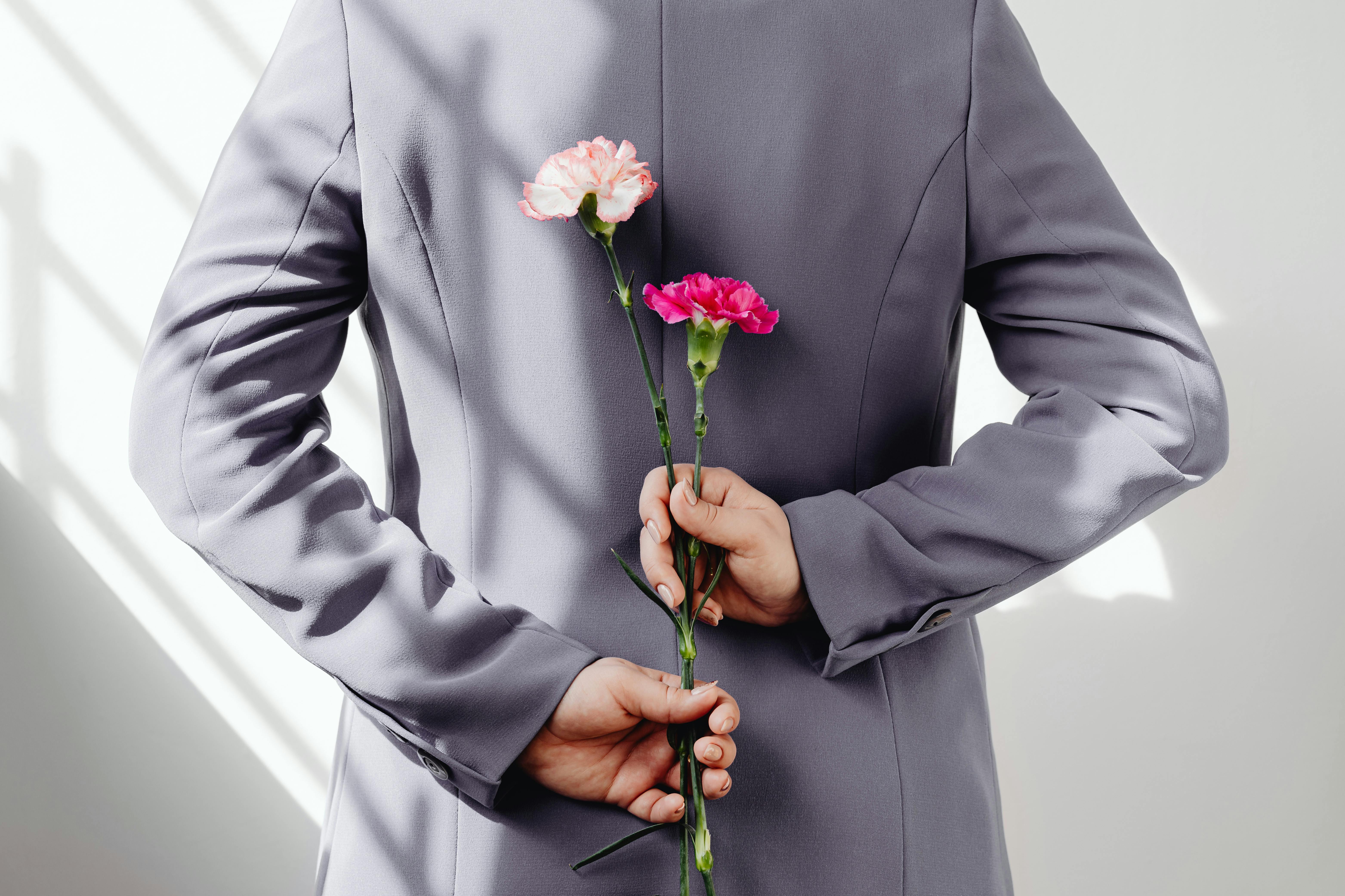 Holding Hands Back View Photos, Download The BEST Free Holding Hands ...