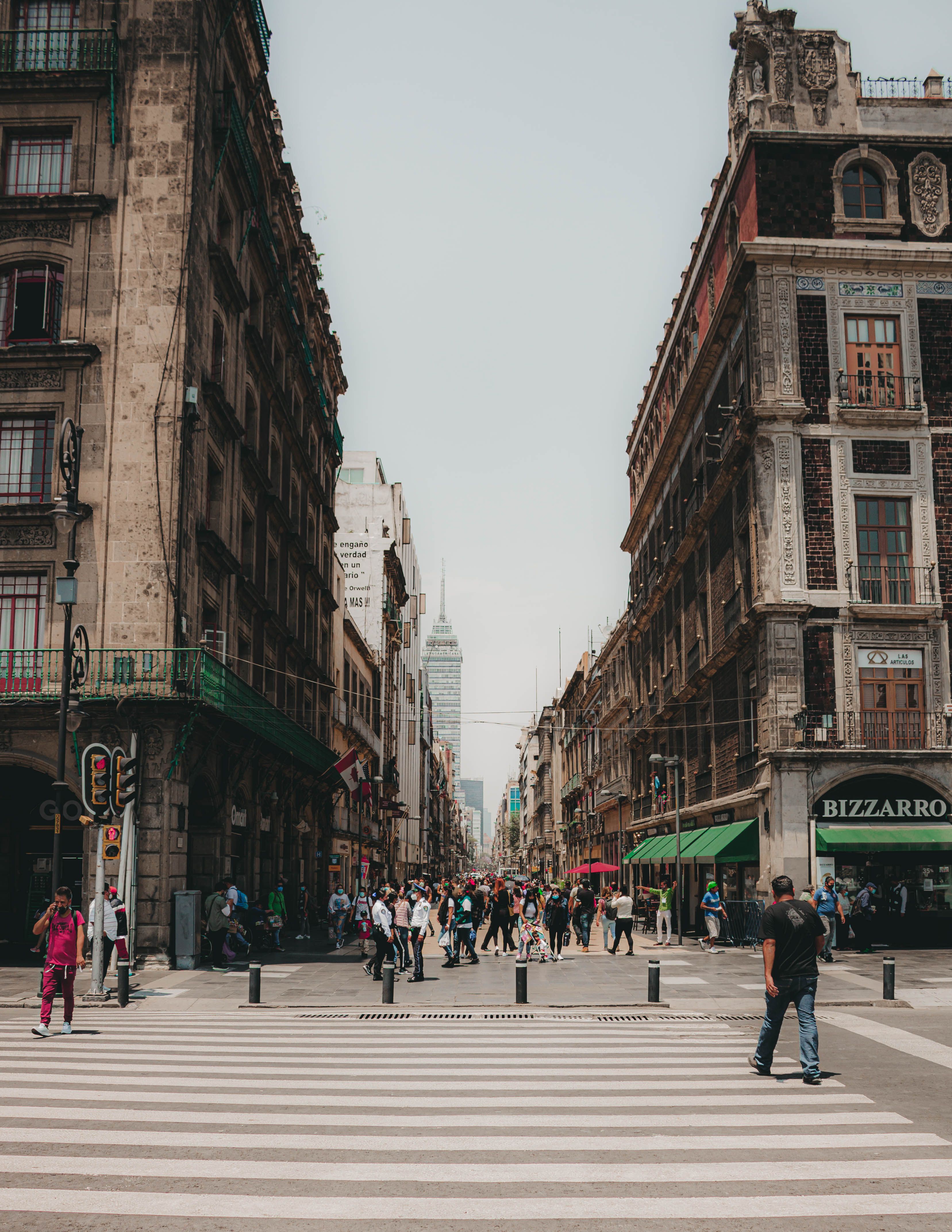 People Crossing Street · Free Stock Photo