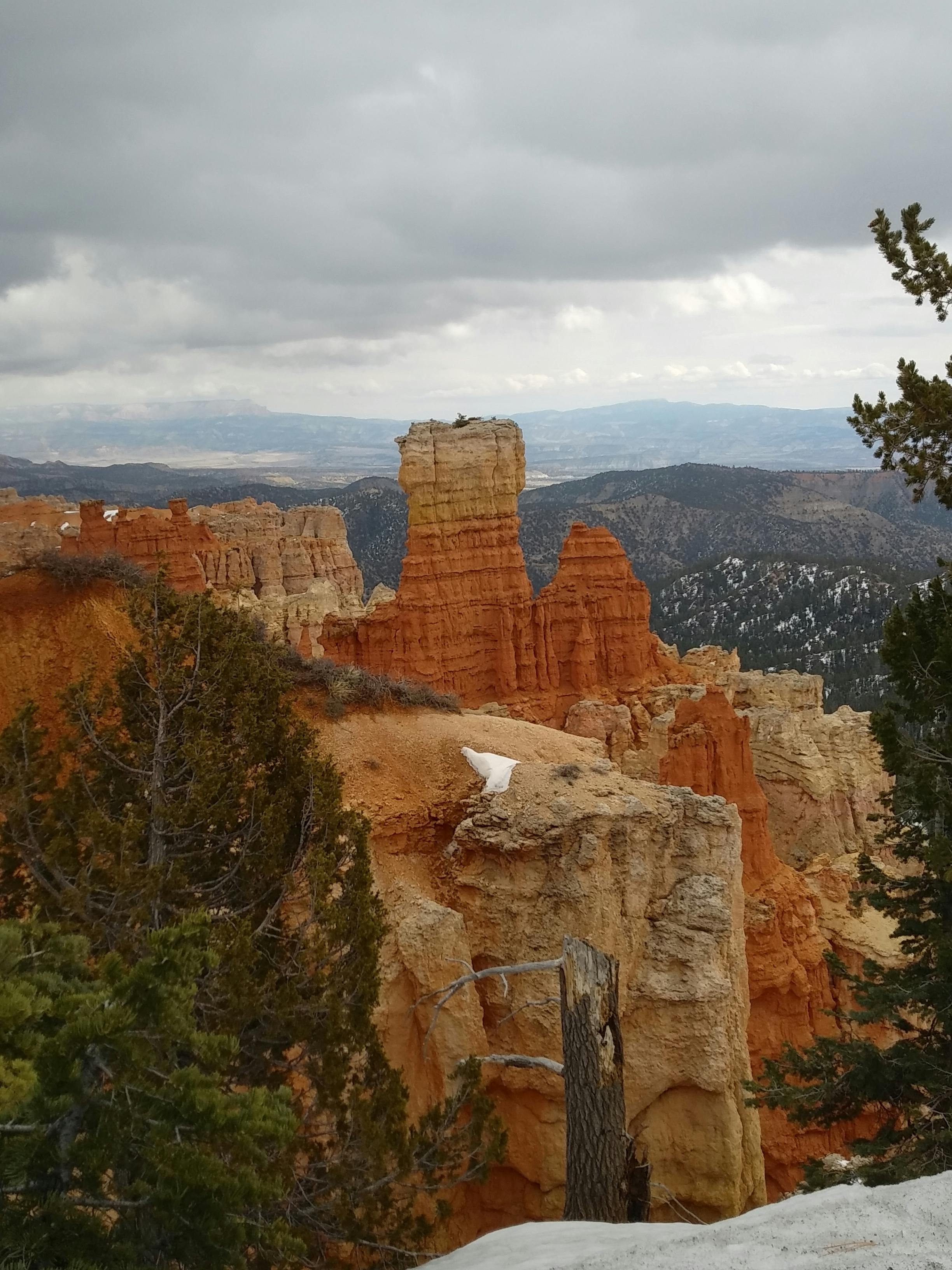 House on Cliff in Mountains Landscape · Free Stock Photo
