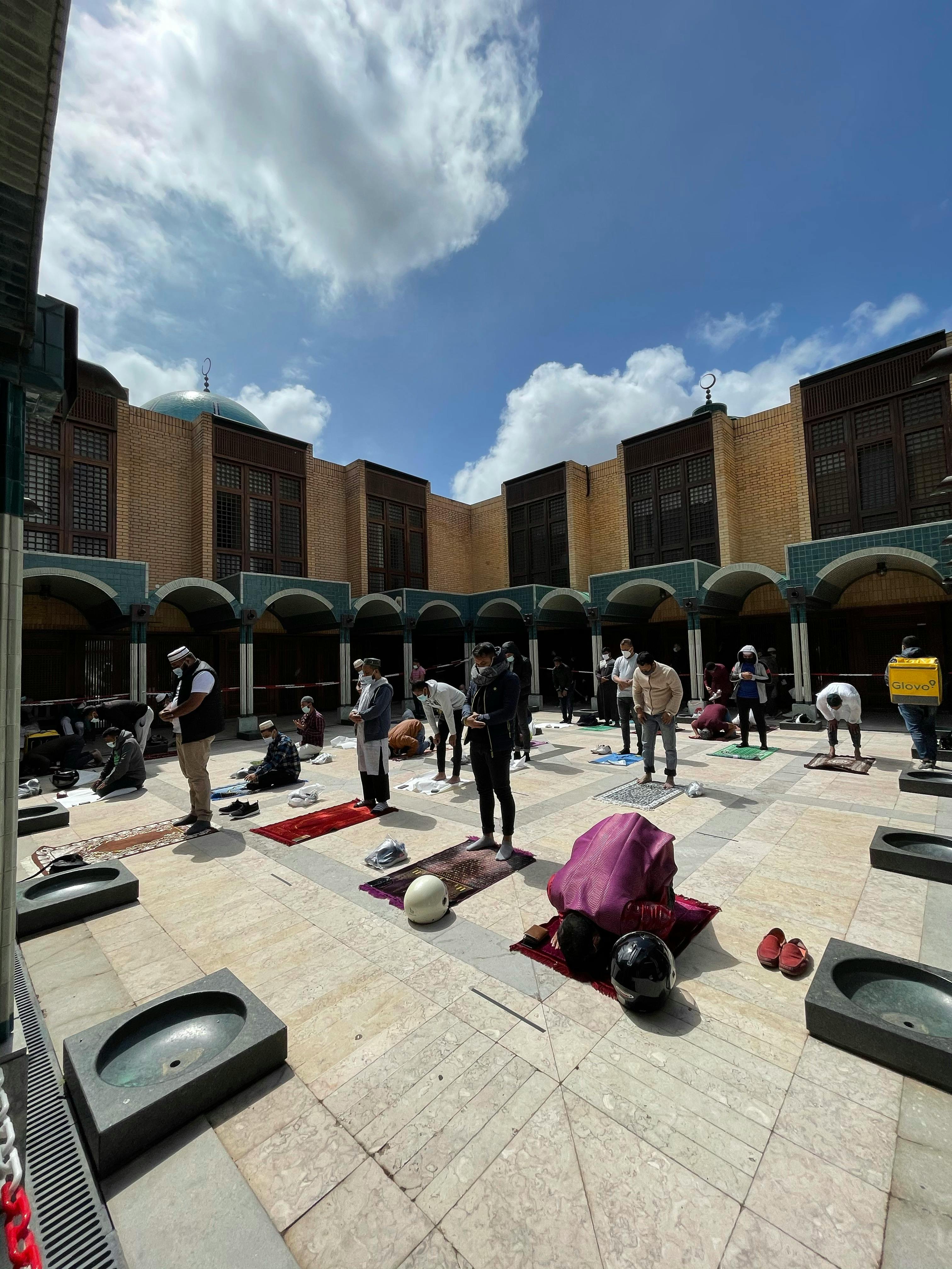 People Praying in Central Mosque of Lisbon · Free Stock Photo