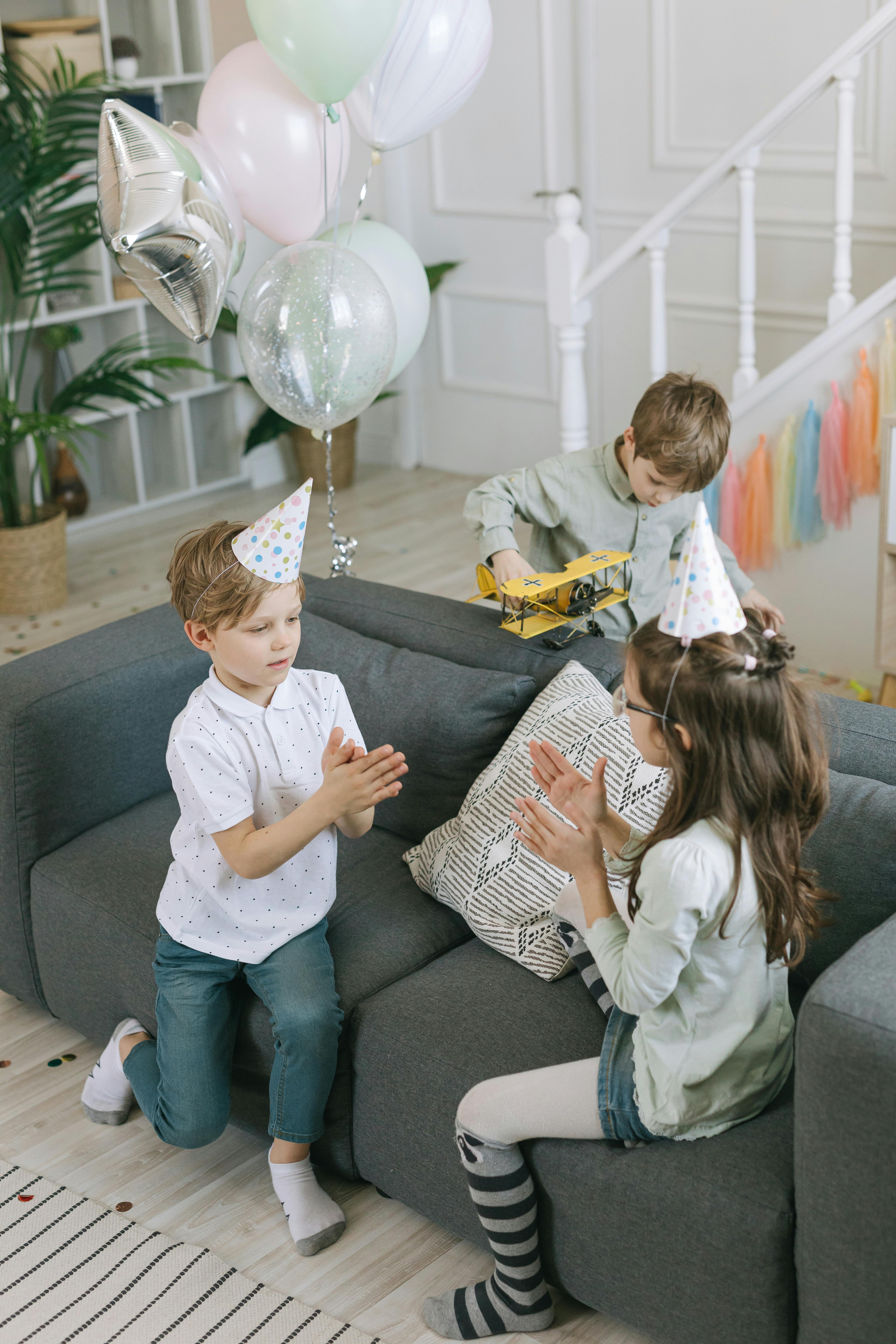 20,000+ Best Party Couch Photos · 100% Free Download · Pexels Stock Photos