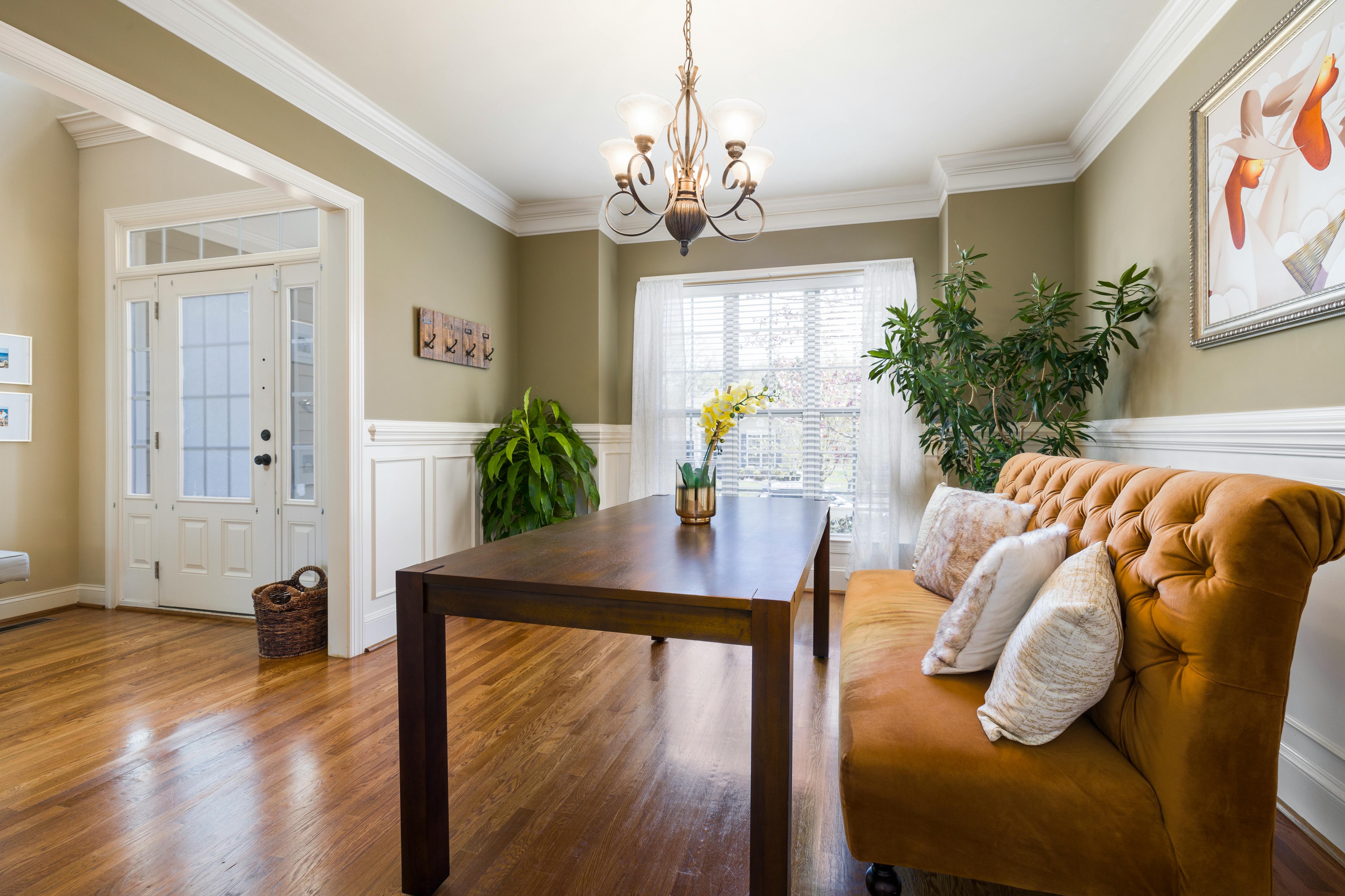 Door Crouch Table Wallpaper Photos, Download The BEST Free Door Crouch ...