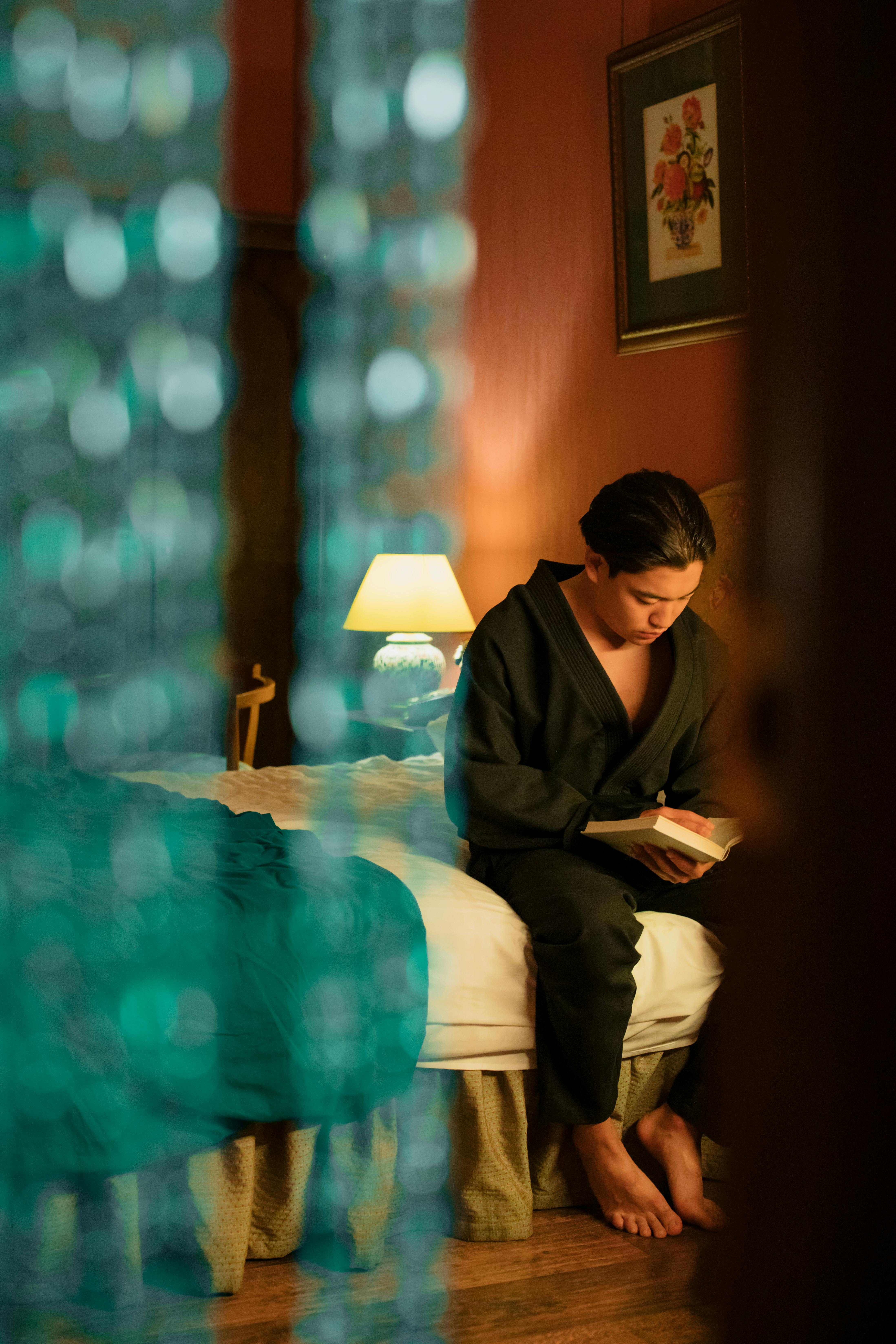 Man in Black Robe · Free Stock Photo