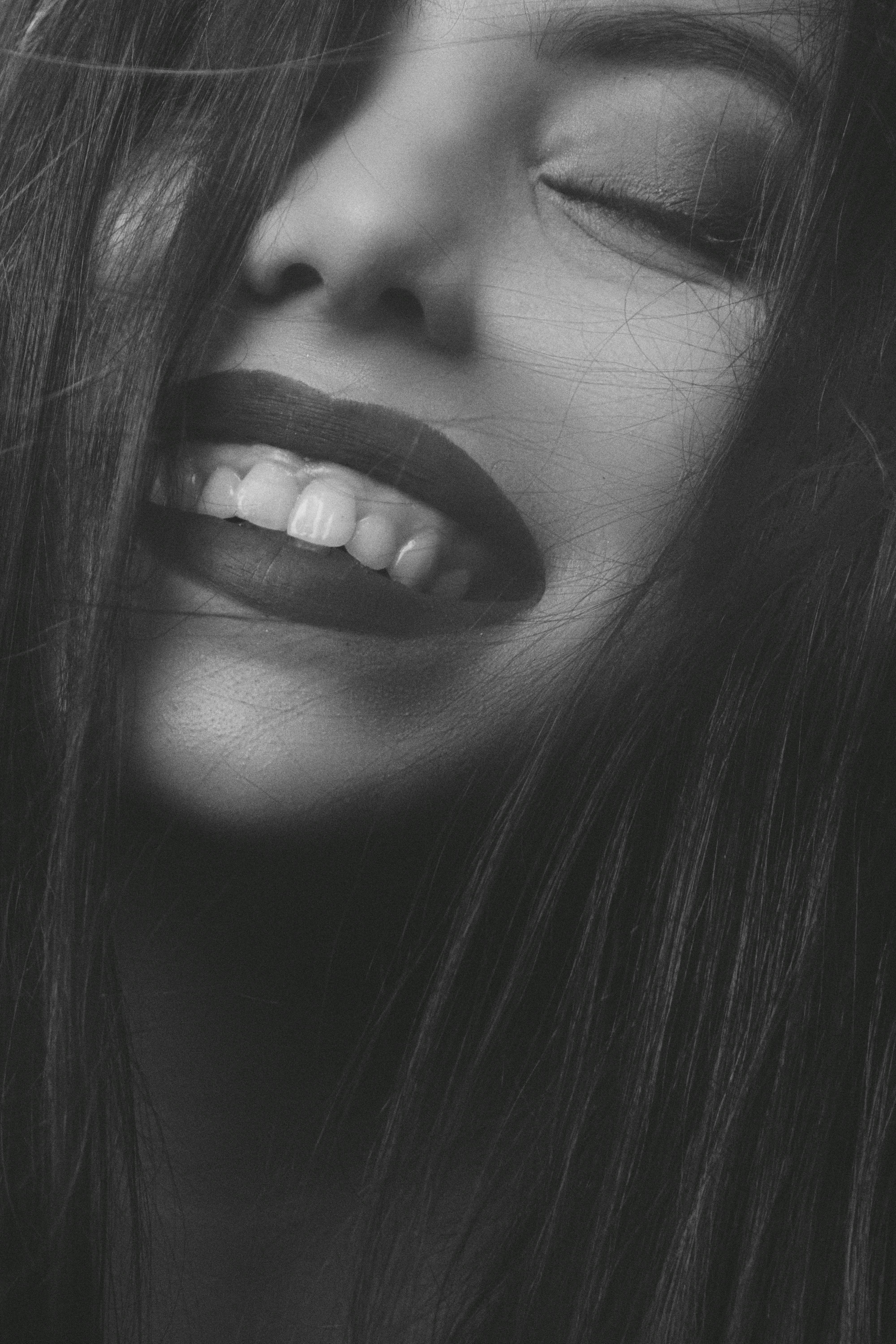 Grayscale Photo of a Woman Smiling · Free Stock Photo