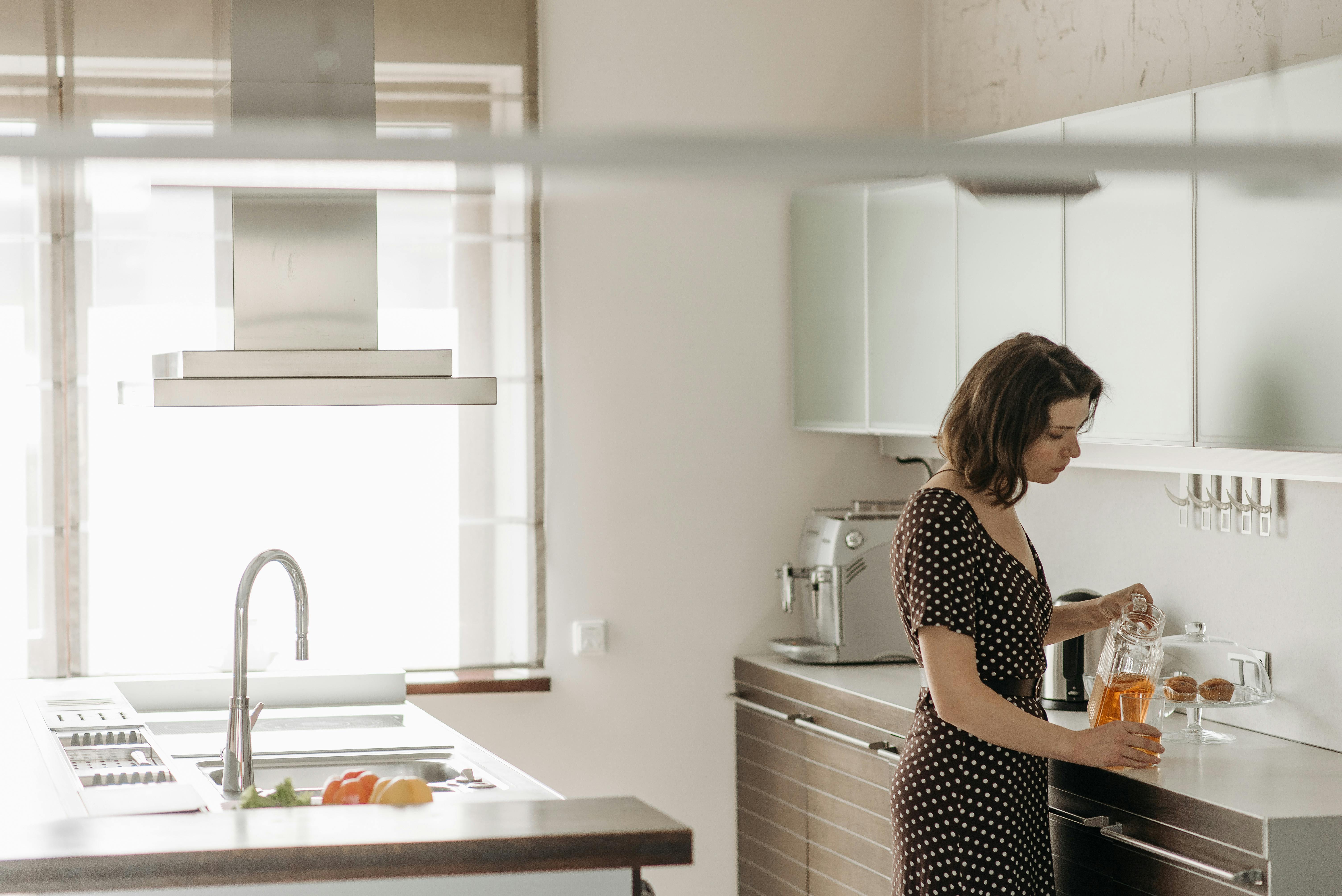 People In Kitchen Photos, Download The BEST Free People In Kitchen ...