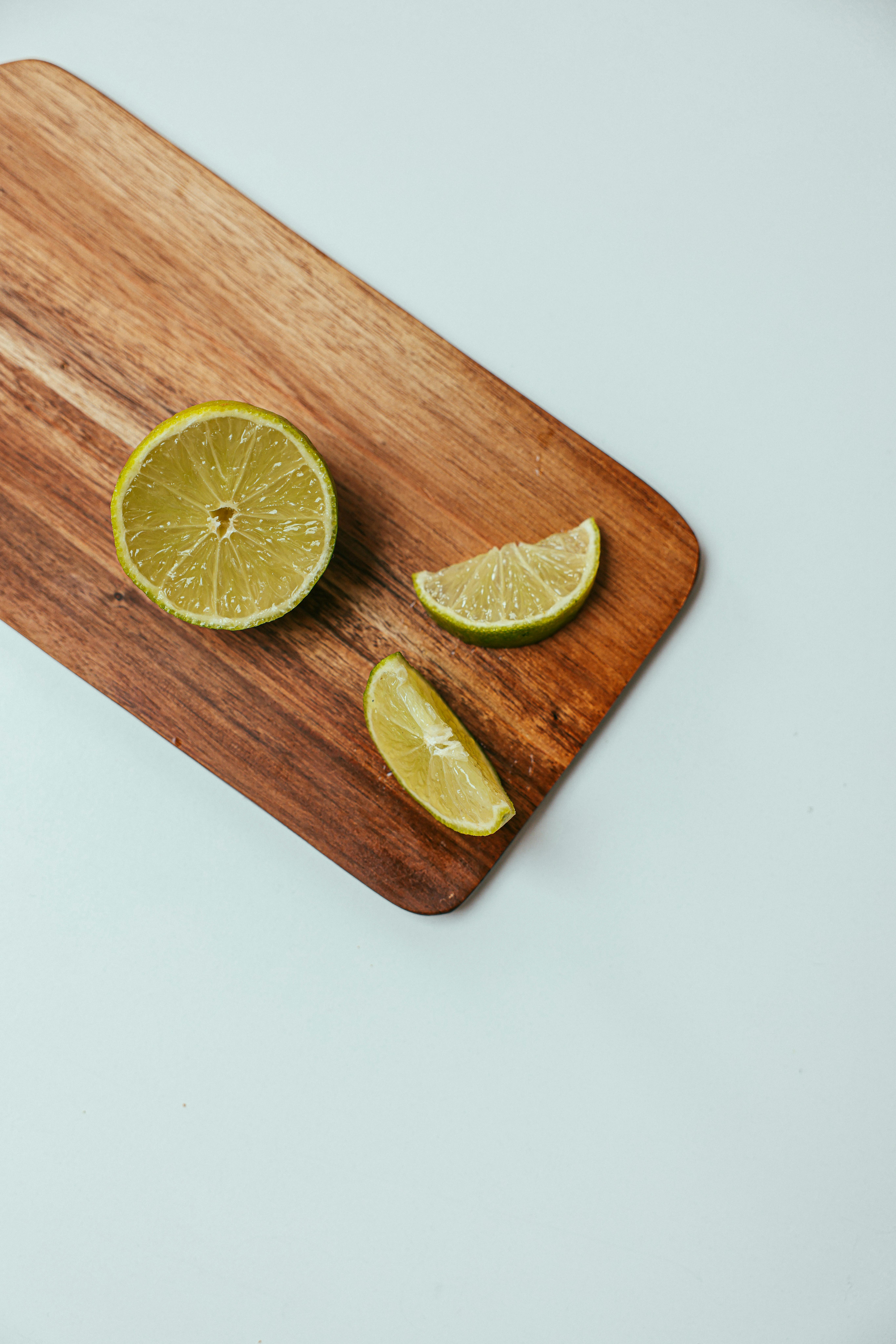 Lemon Slices on Tray · Free Stock Photo