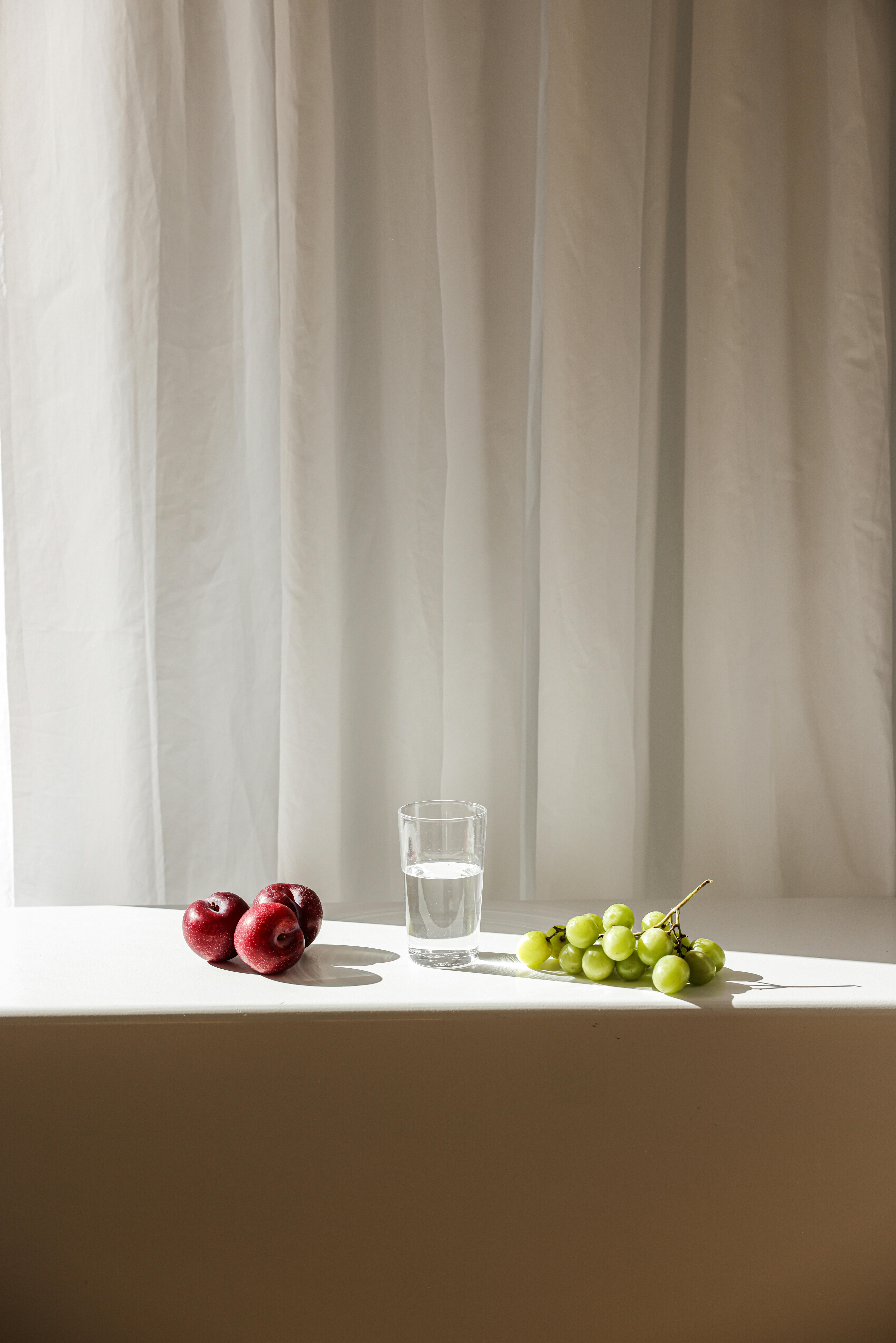 有关一杯水, 作文, 健康, 健康生活, 光與影, 內部, 冷靜, 刷新, 和平的, 喝, 垂直拍摄, 室内装饰, 家居裝飾, 寧靜, 干净的 ...