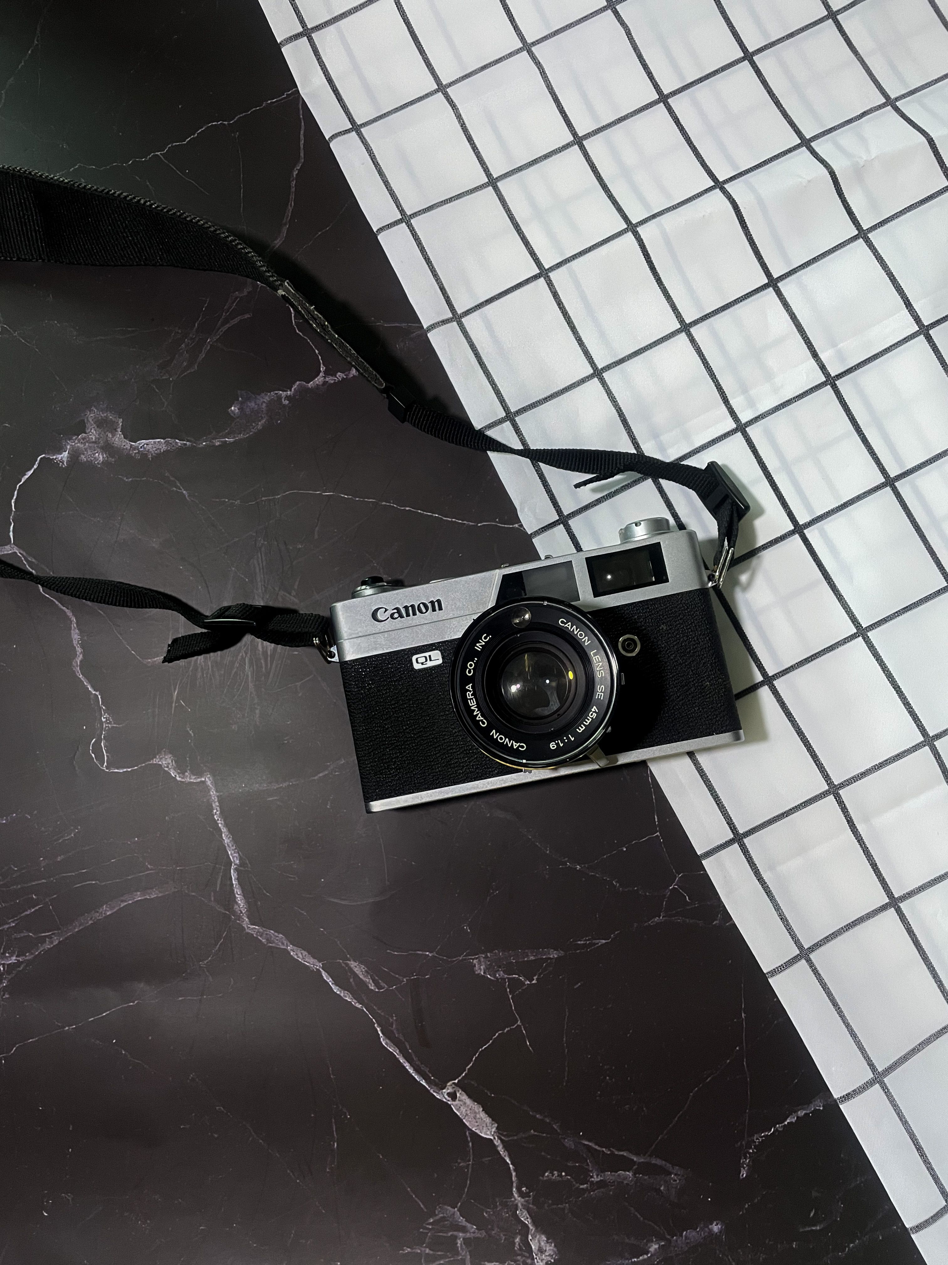 Grayscale Photo of a Camera · Free Stock Photo