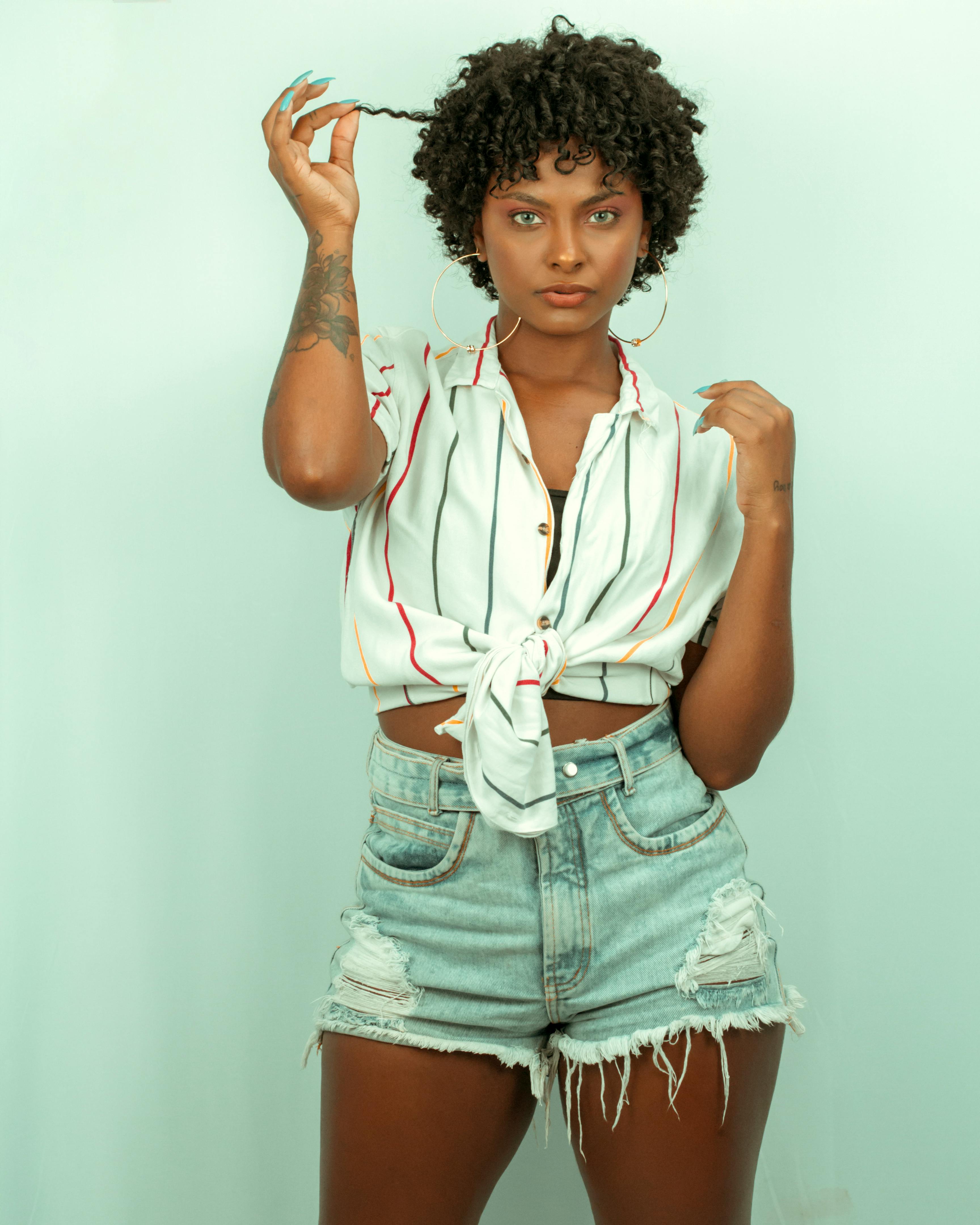 Beautiful Women Wearing Crop Tops and Denim Shorts · Free Stock Photo