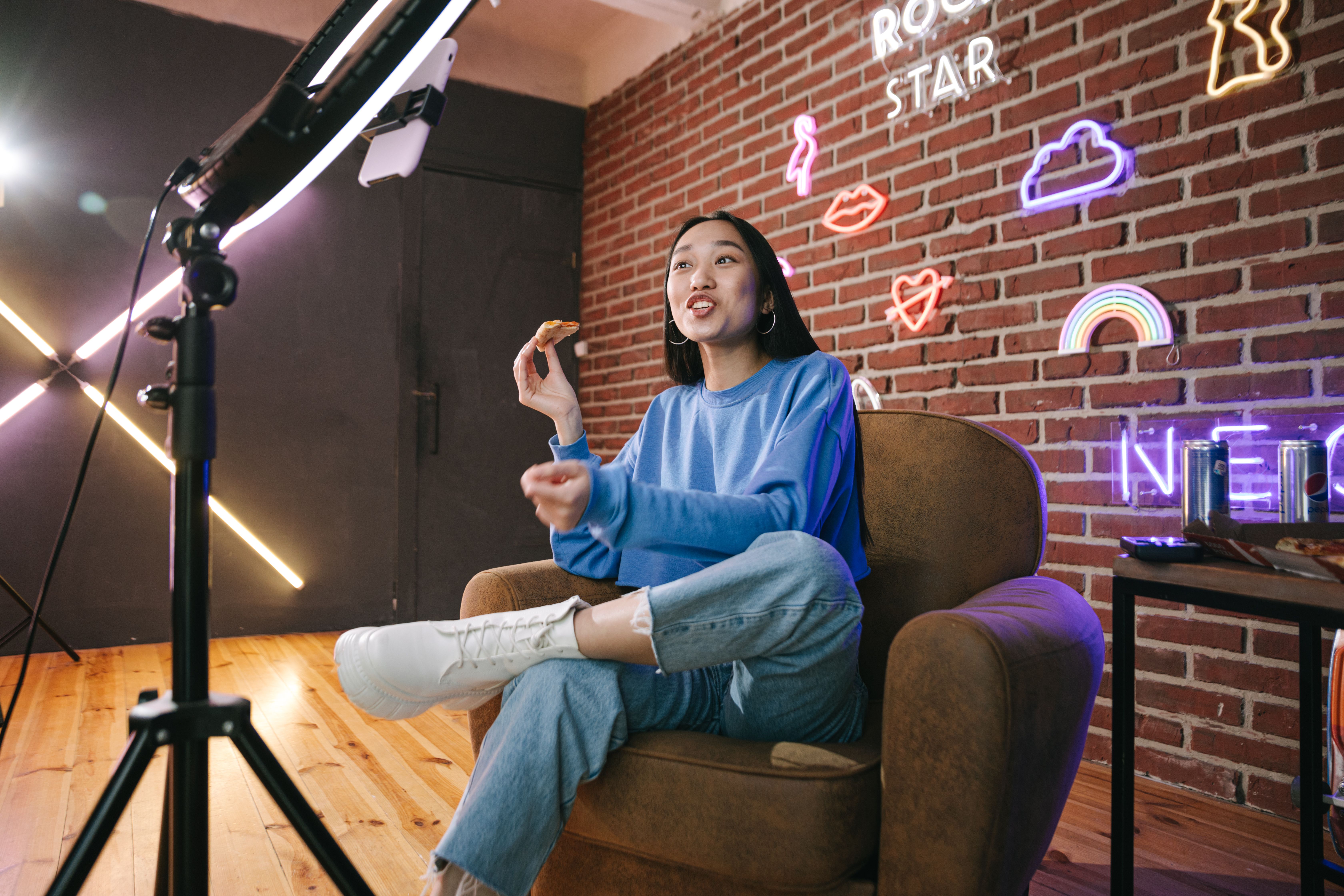 Youtuber Photos, Download The BEST Free Youtuber Stock Photos & HD Images