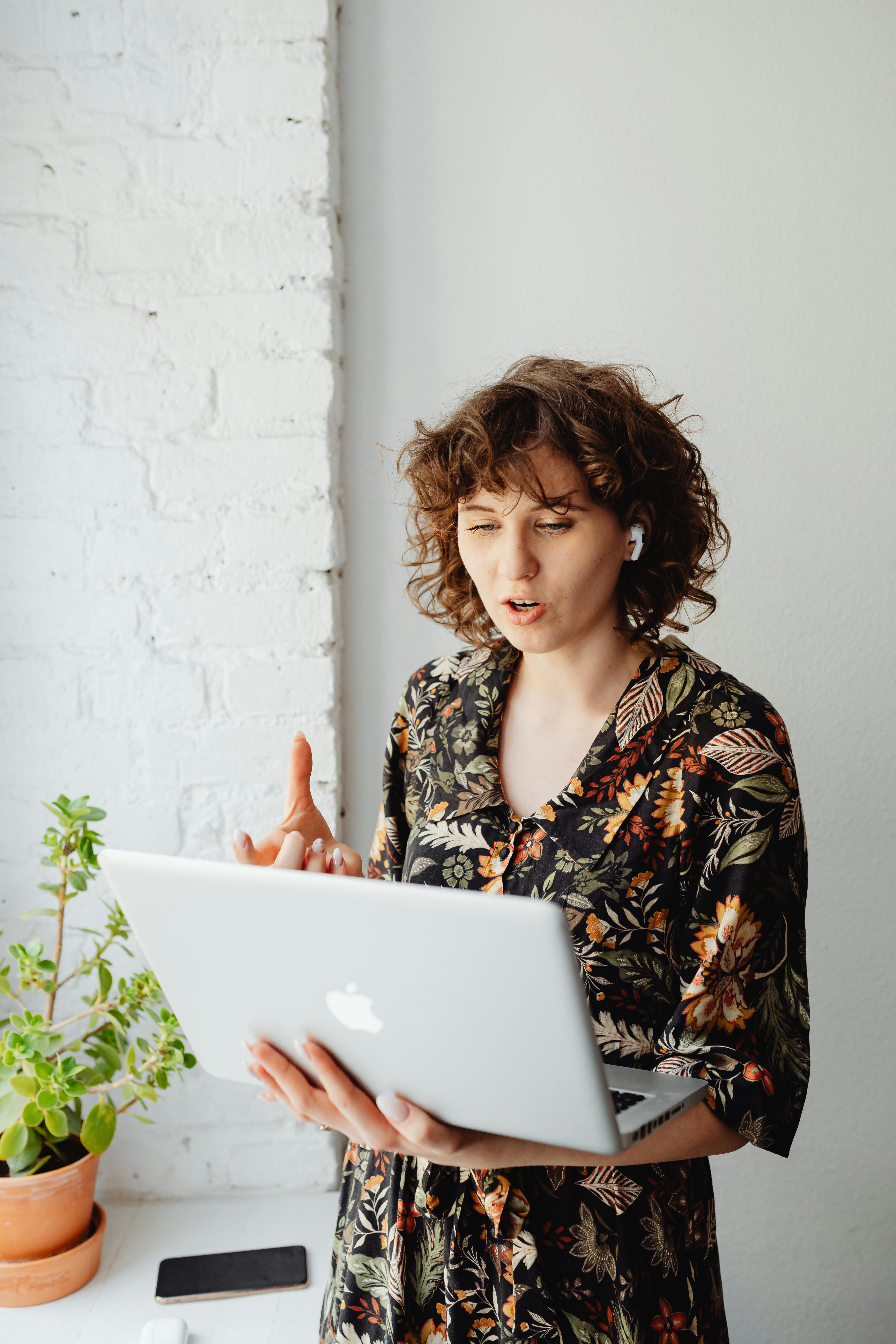 40,000+ Best Standing Photos · 100% Free Download · Pexels Stock Photos