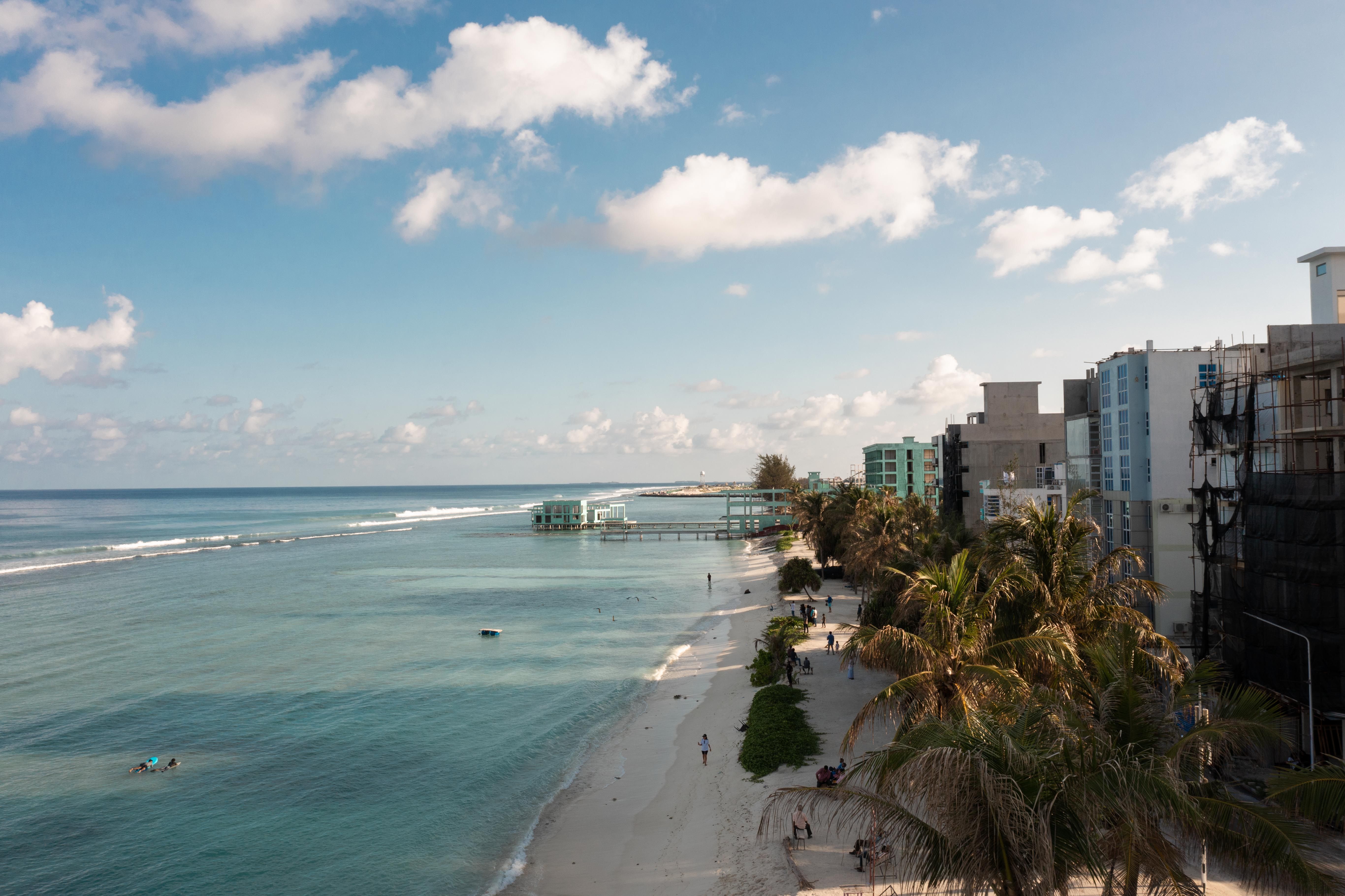 Drone Shot of a Shoreline · Free Stock Photo