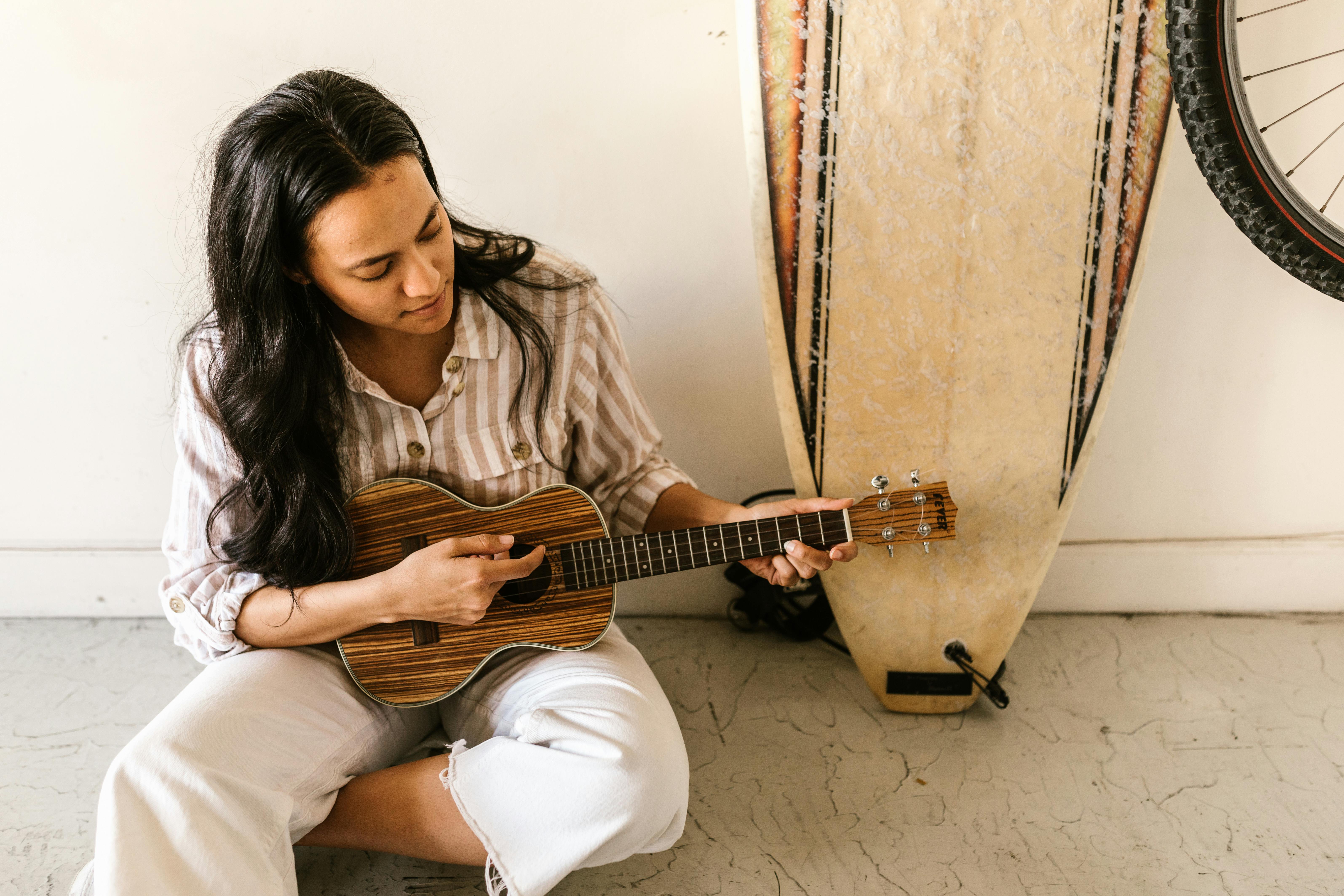 Strumming Strings Photos, Download The BEST Free Strumming Strings ...