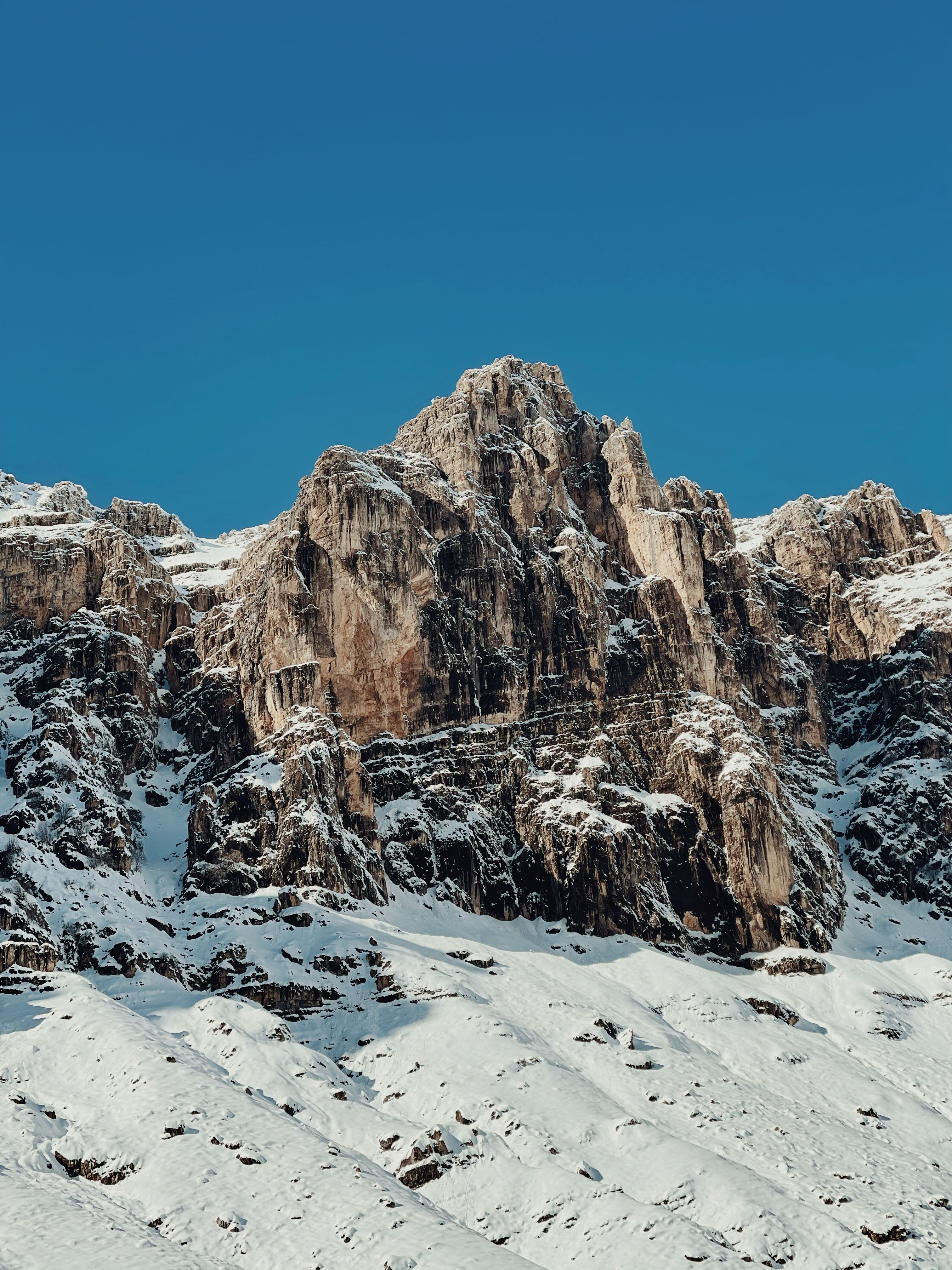 Scenic view of snowy mountainous terrain · Free Stock Photo
