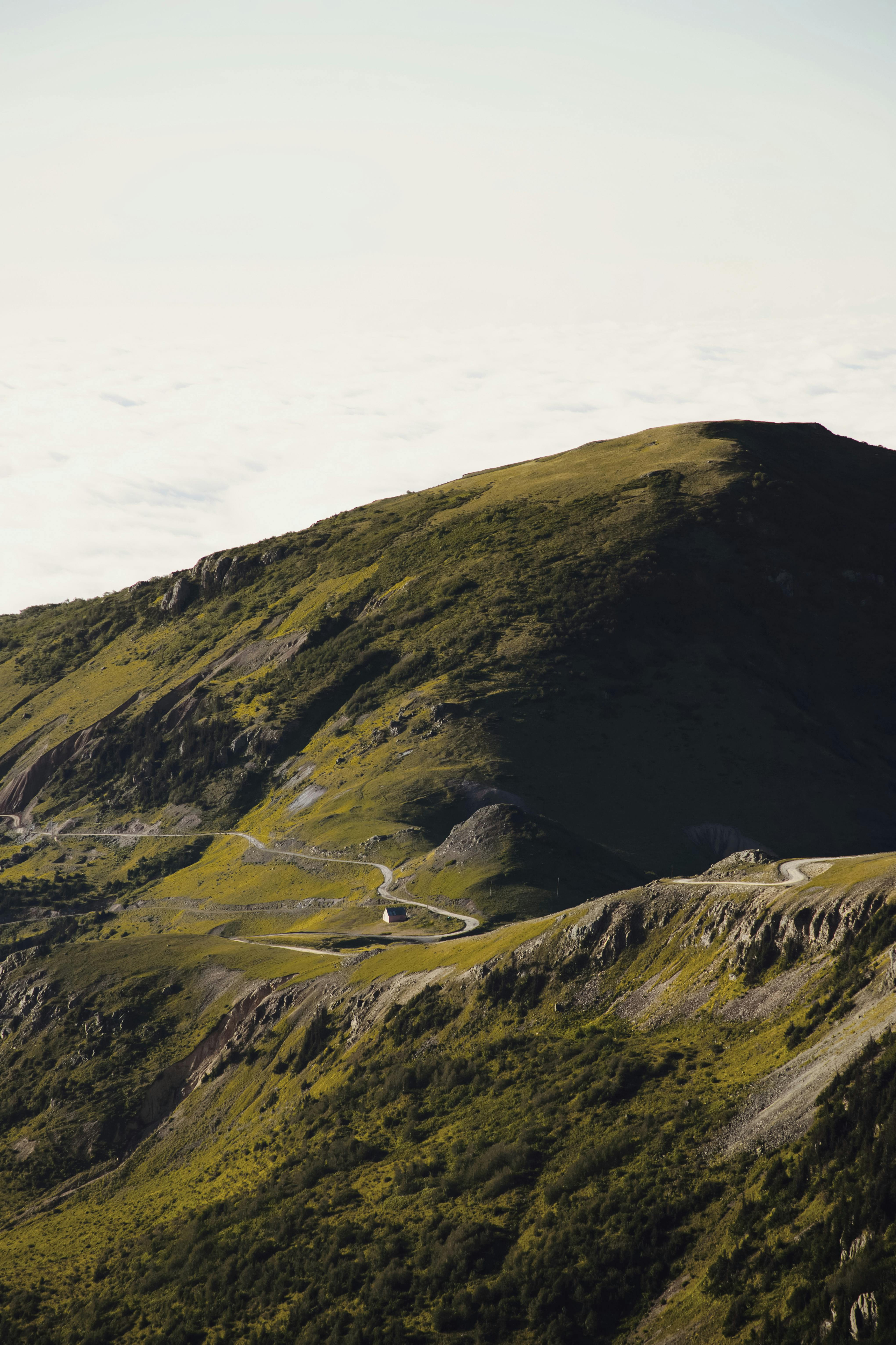Narrow path in mountainous area · Free Stock Photo